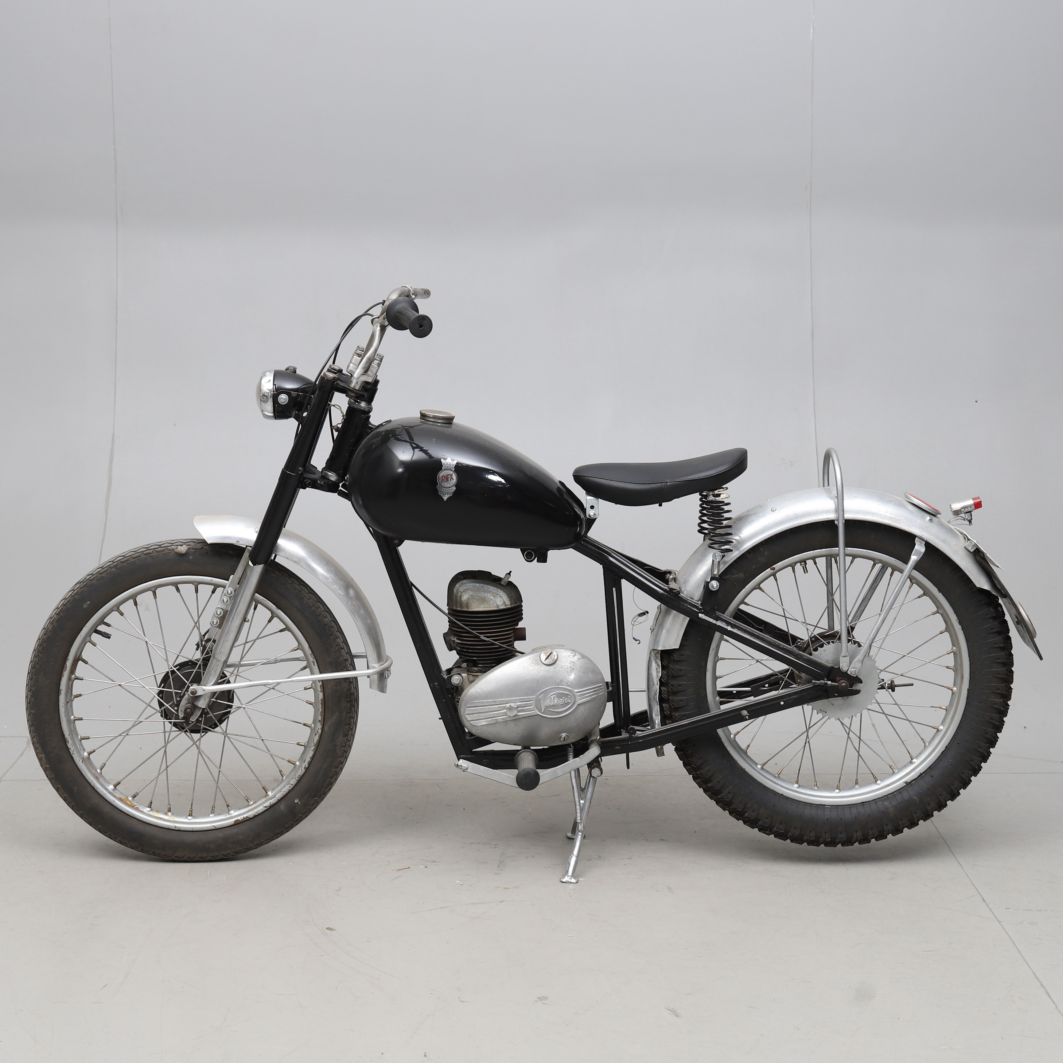 MOTORCYKEL, 200cc, 1955. Fordon, Båtar & Delar - Mopeder - Auctionet