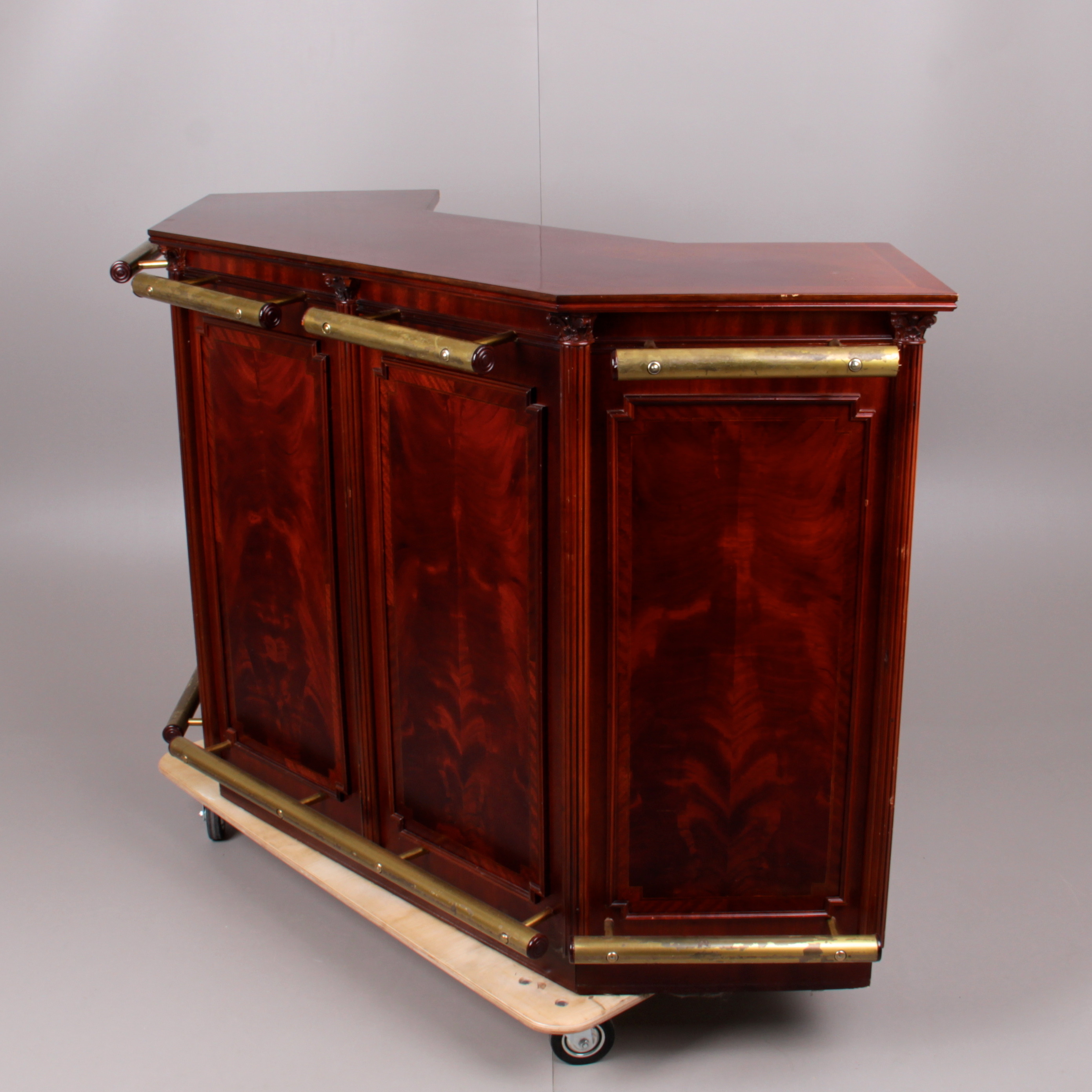 Bilder för 233031. BARDISK, med låsbara skåp, mahogny, 1900-tal ...