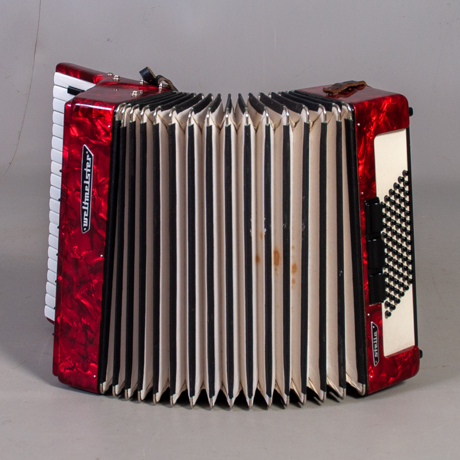 2334836. HARMONIKKA. Pianonsoitto, maailmanmestari. kuvat - Auctionet