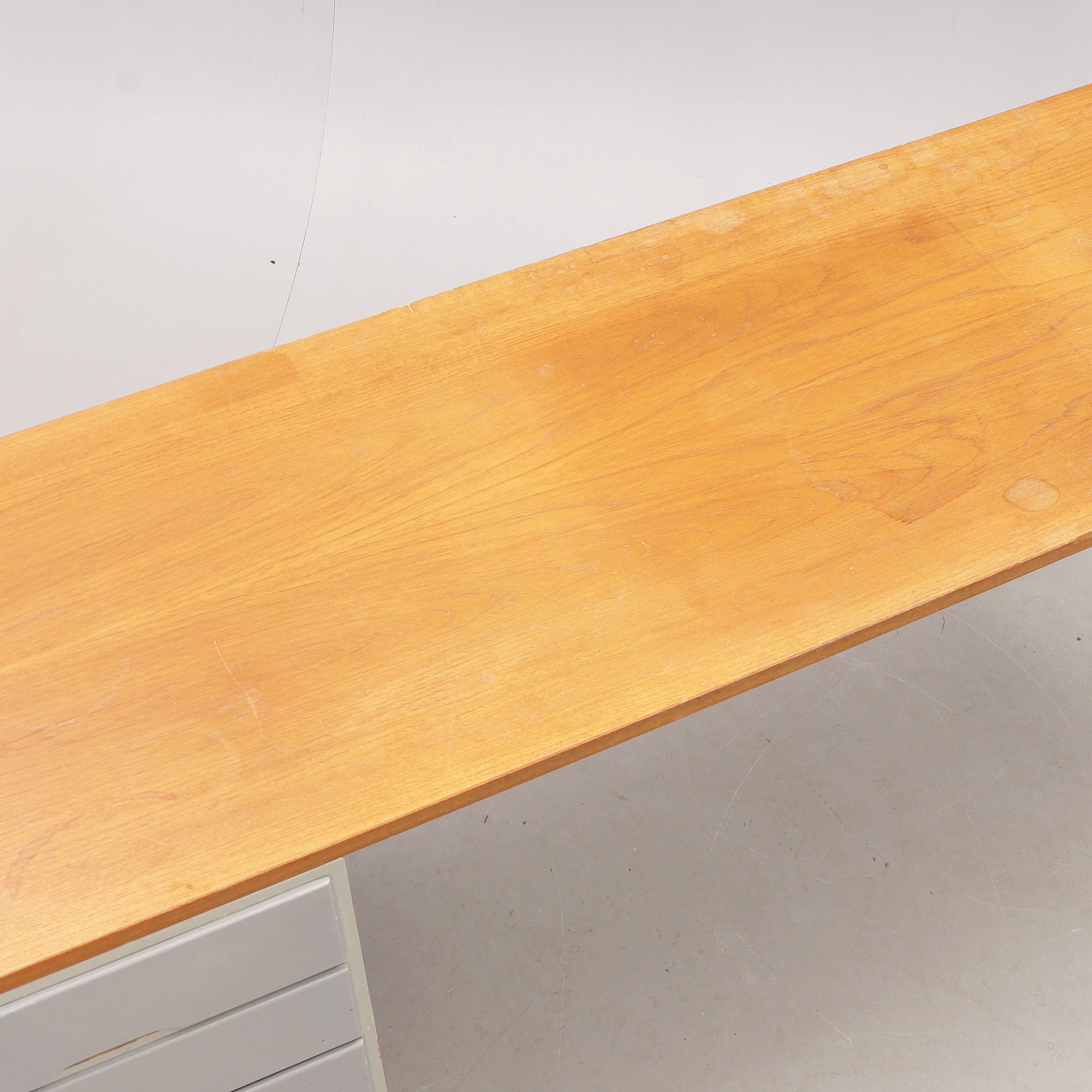 Bilder för 2336273. GILLIS LUNDGREN. Skrivbord, "Tore", IKEA, 1960-tal ...