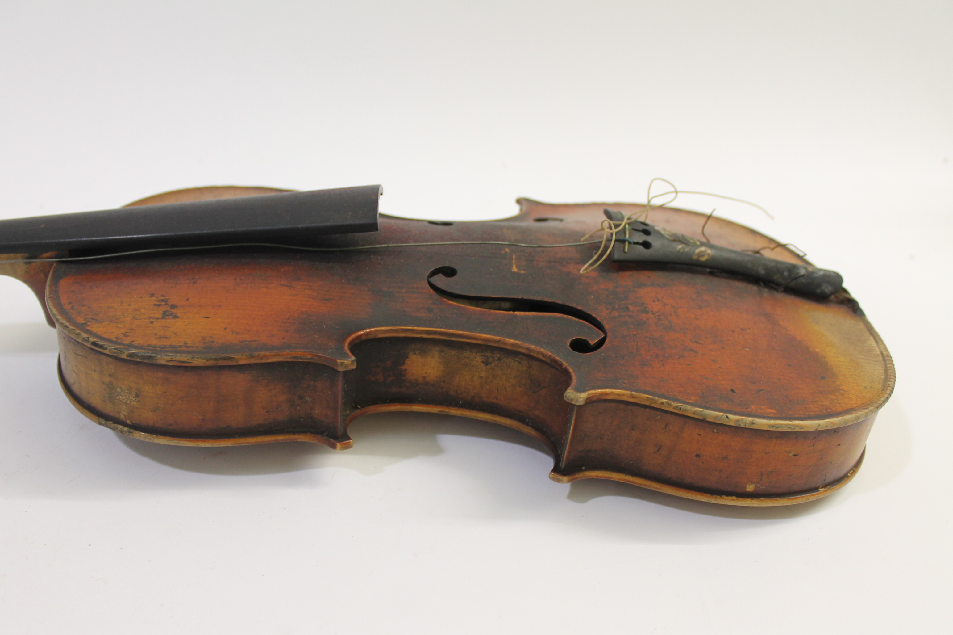 ANTIK FIOL & ROSETT. Samlarföremål - Musikinstrument - Auctionet