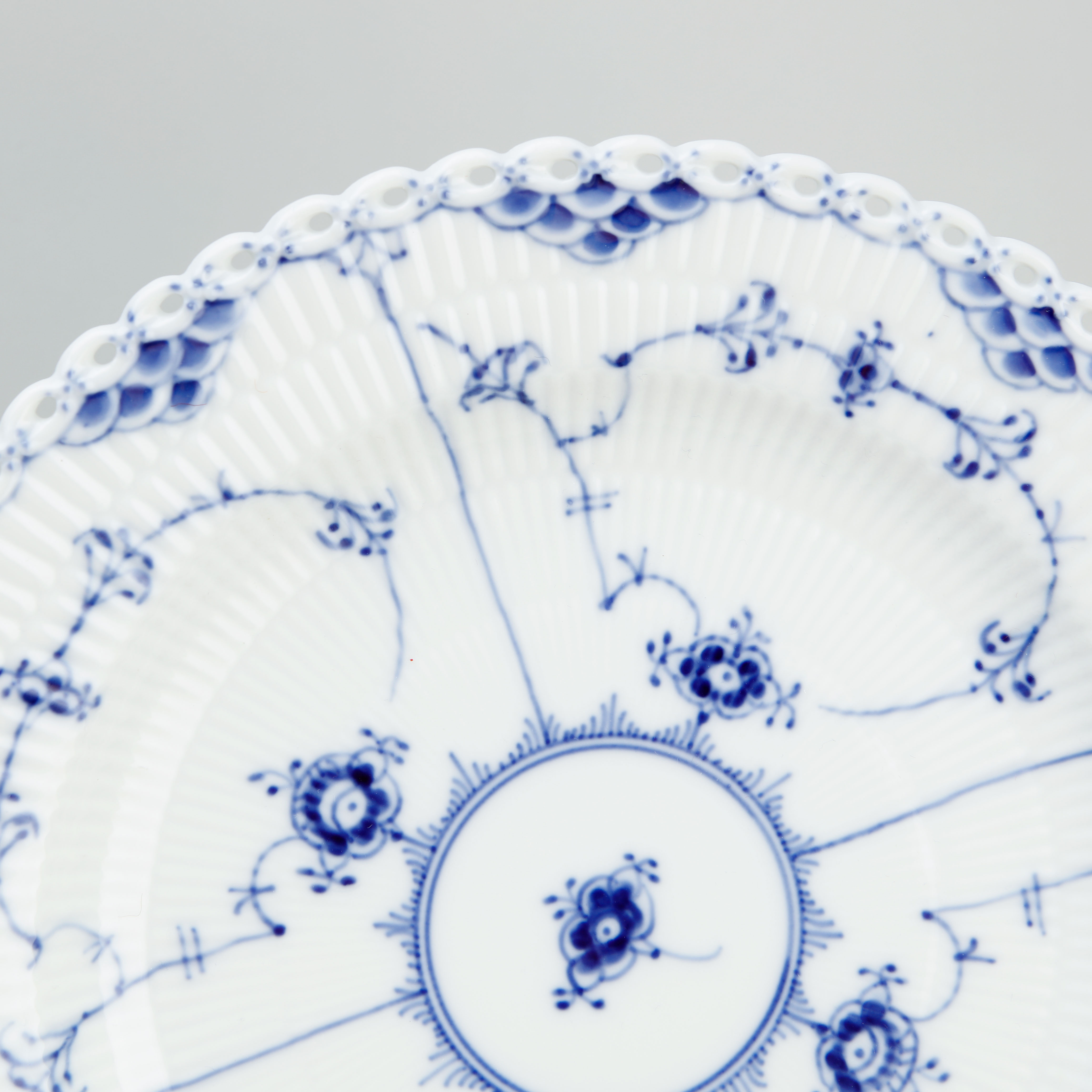 Images for 2359247. PLATES, 16 pieces, DEEP PLATES, 7 pieces, porcelain ...