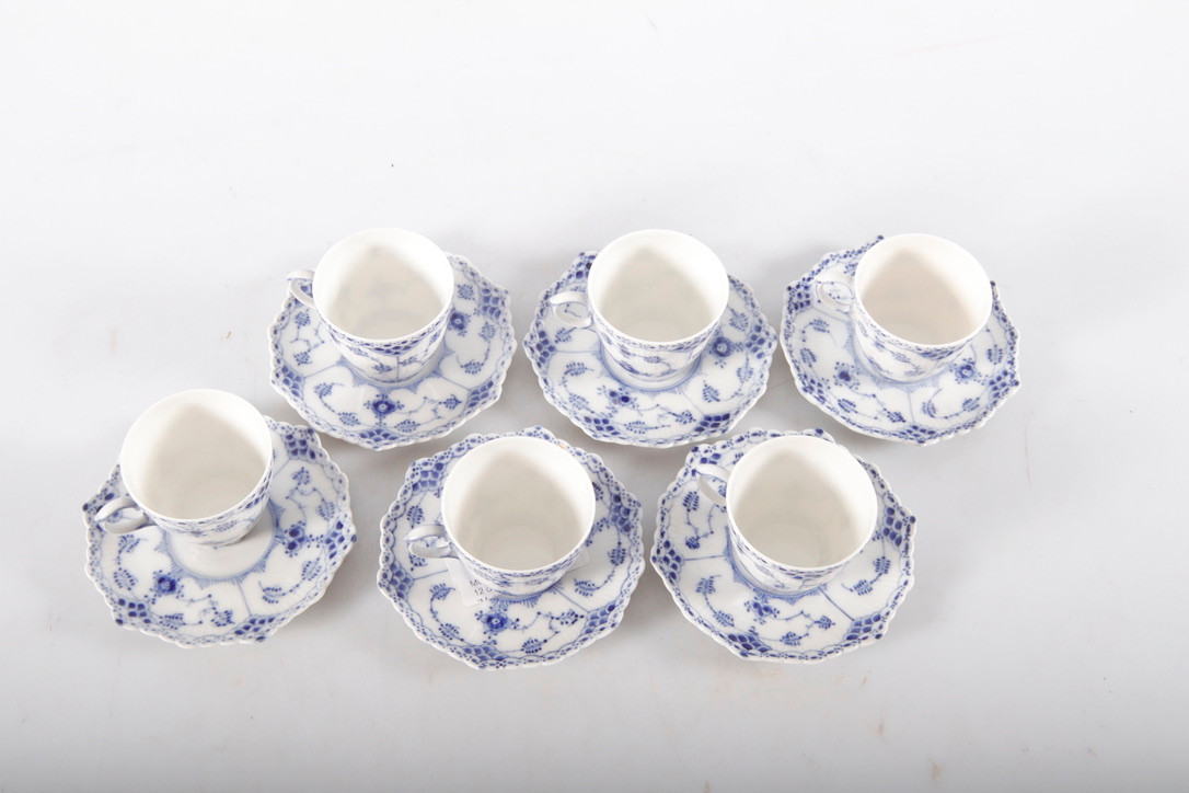 Bilder för 2369022. MOCCASERVIS, 12 delar, porslin, "Musselmalet ...