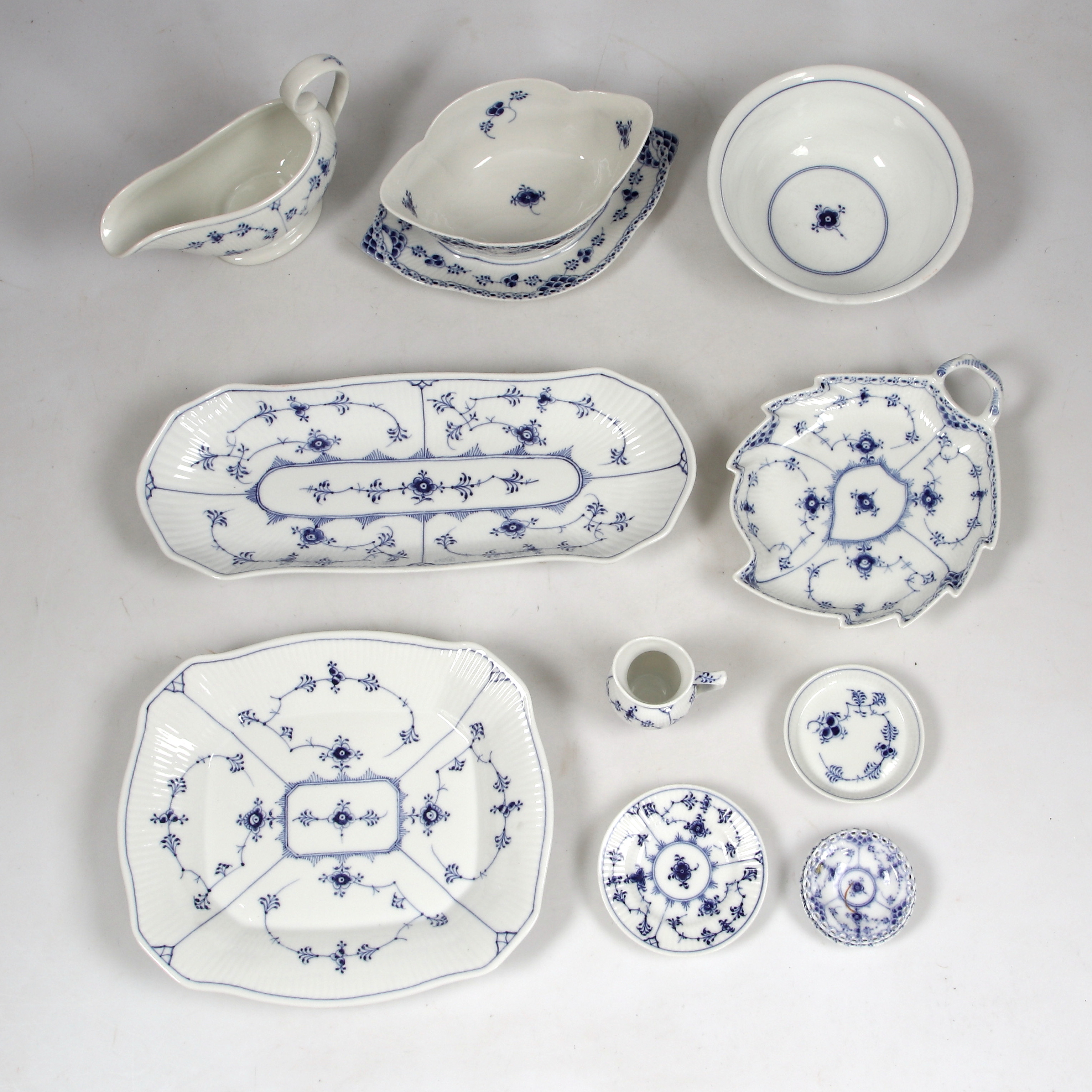 Images for 2375299. SERVICE PARTS, 11 parts, porcelain, "Musselmalet ...