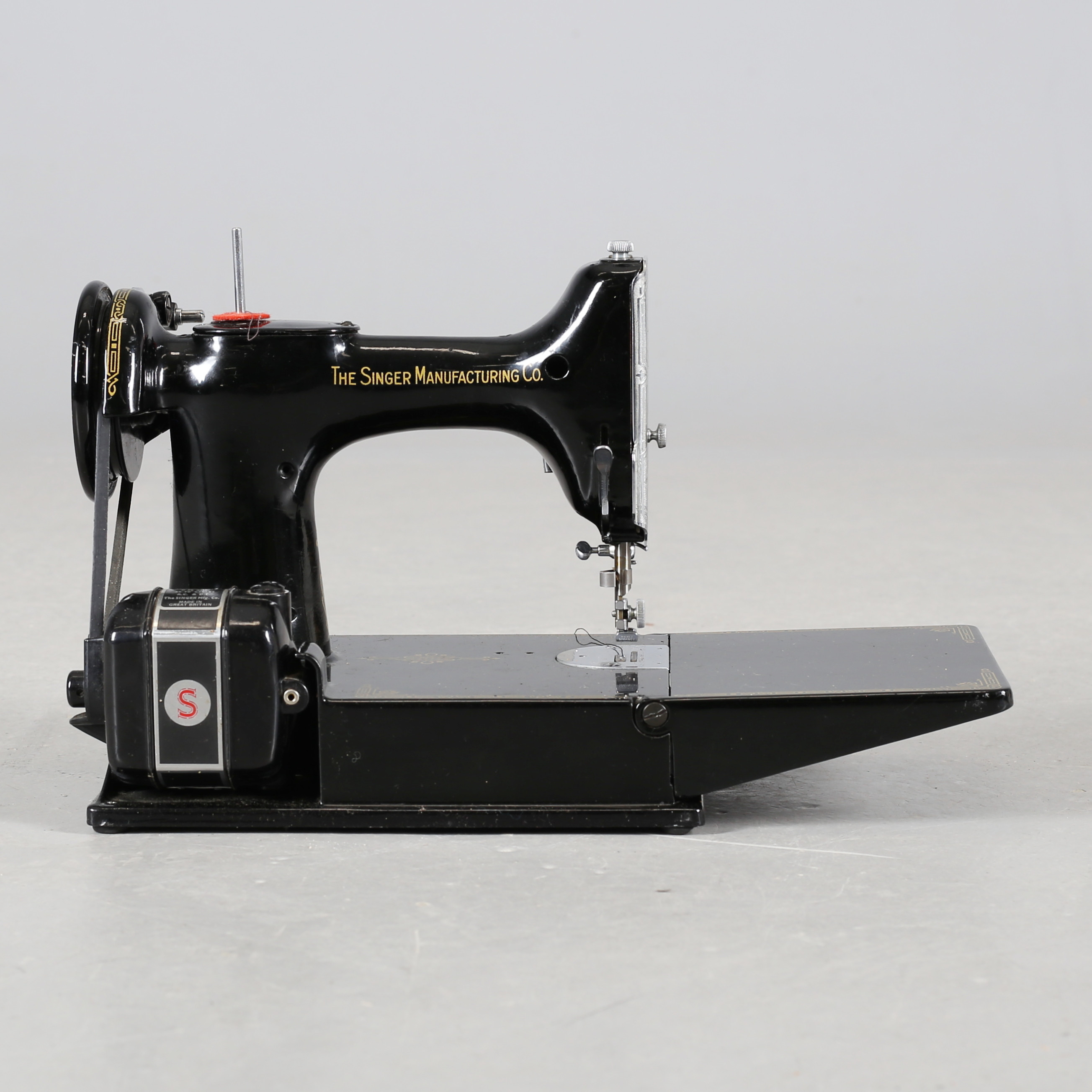 Images for 2378839. SEWING MACHINE, Singer class 201K, Family sewing ...