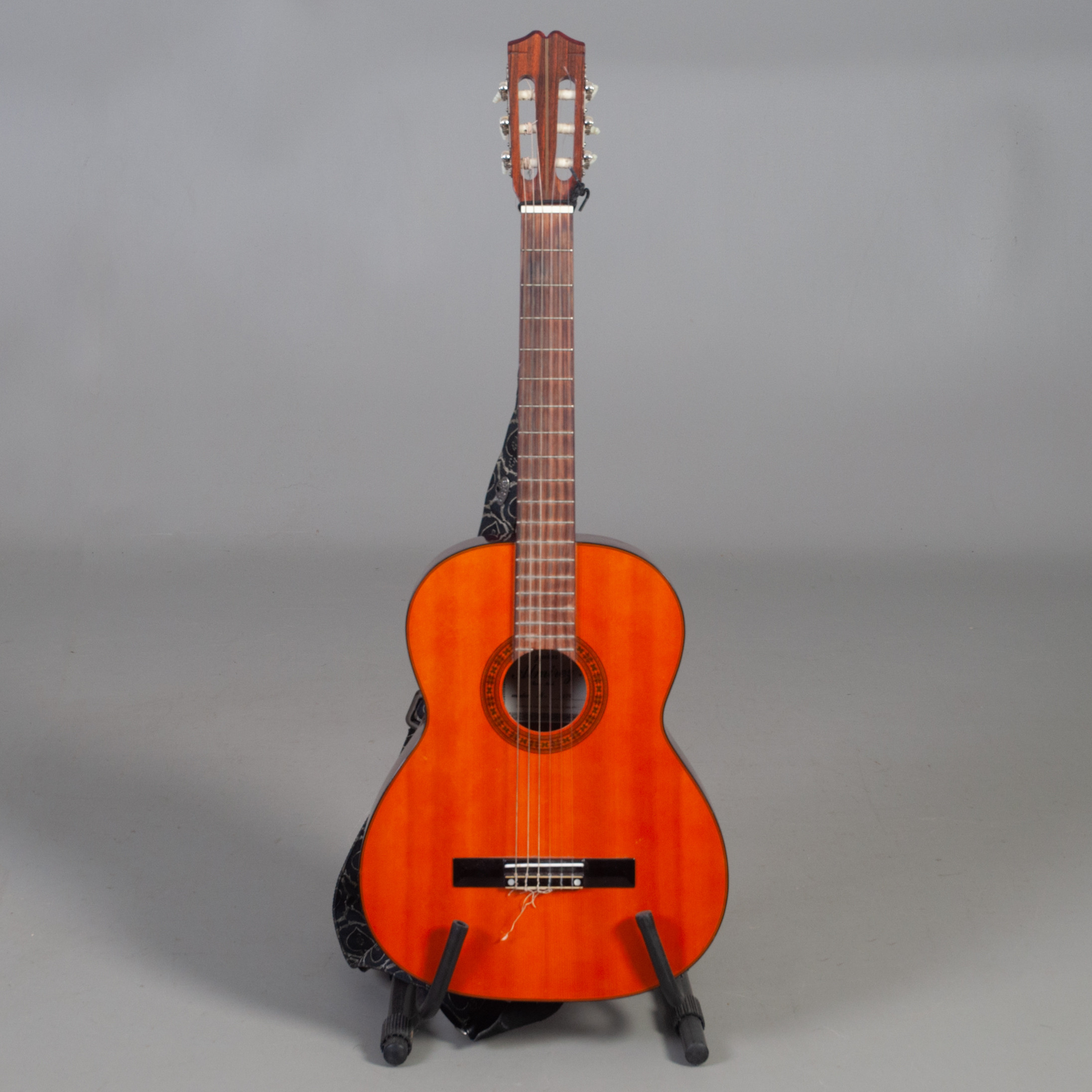 Images for 2380175. ACOUSTIC GUITAR. Almirez AC70. - Auctionet