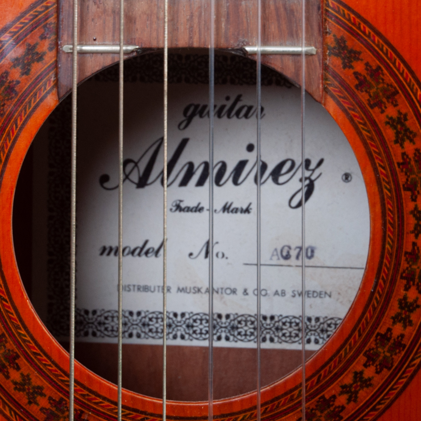 Images for 2380175. ACOUSTIC GUITAR. Almirez AC70. - Auctionet