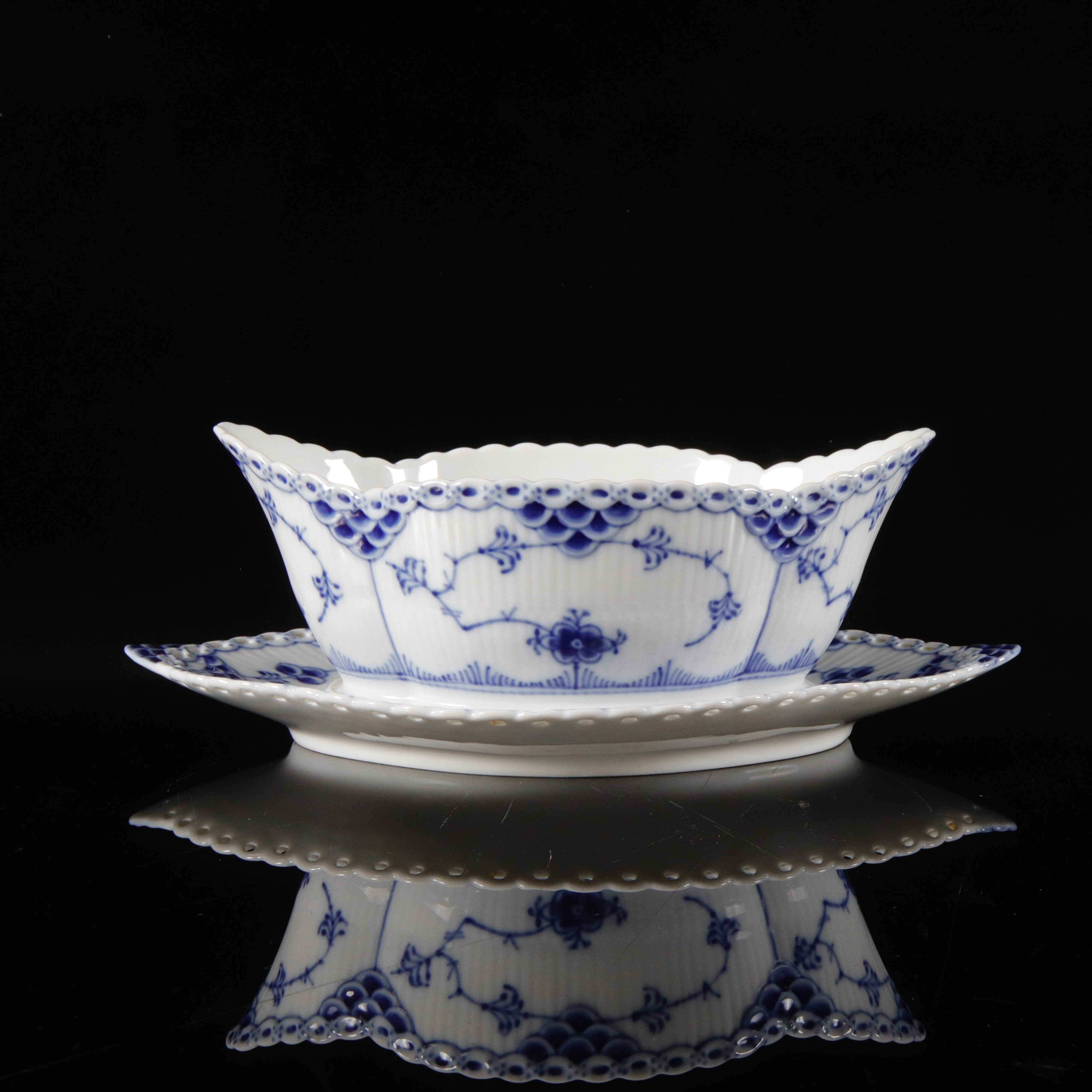 Images for 2385503. SAUCE BOWL, porcelain, "Musselmalet" full blonde ...