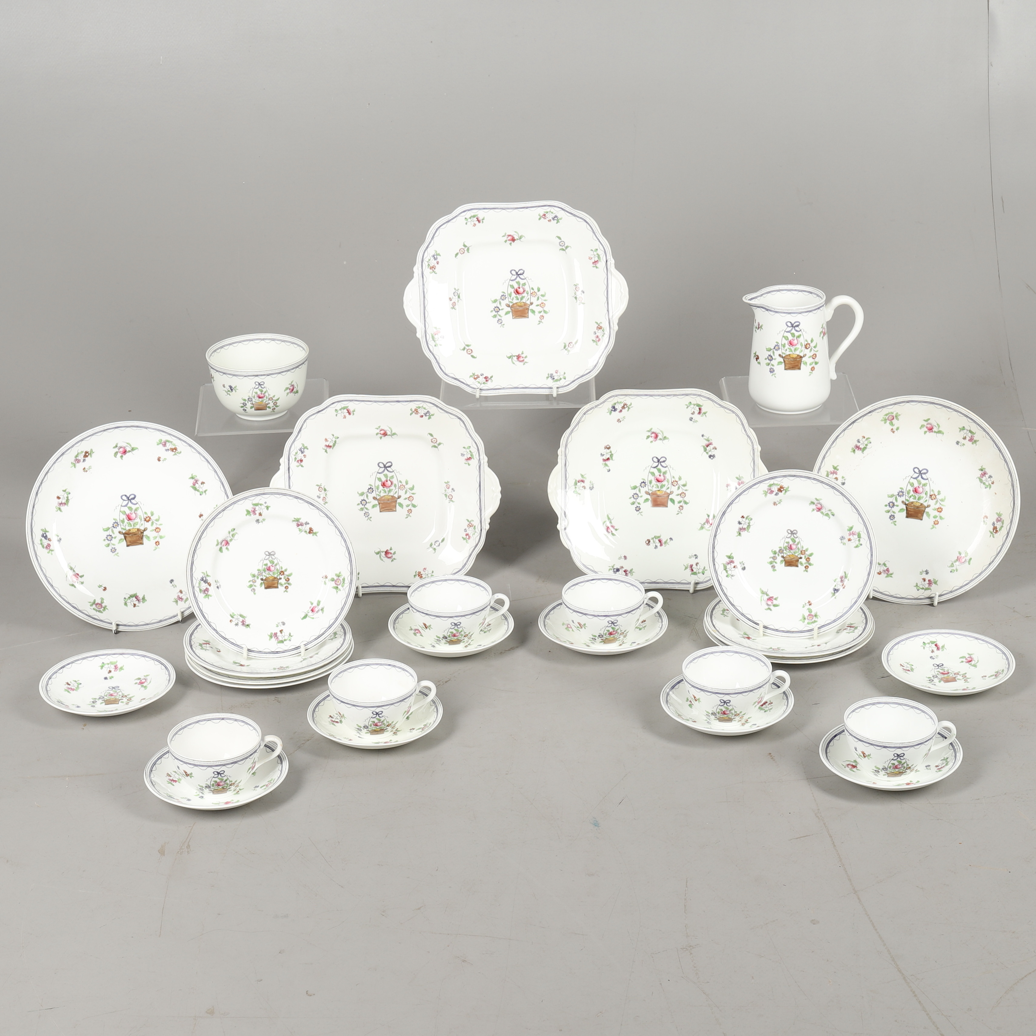 Images for 2393604. AN AYNSLEY CHINA PART TEA SERVICE. - Auctionet