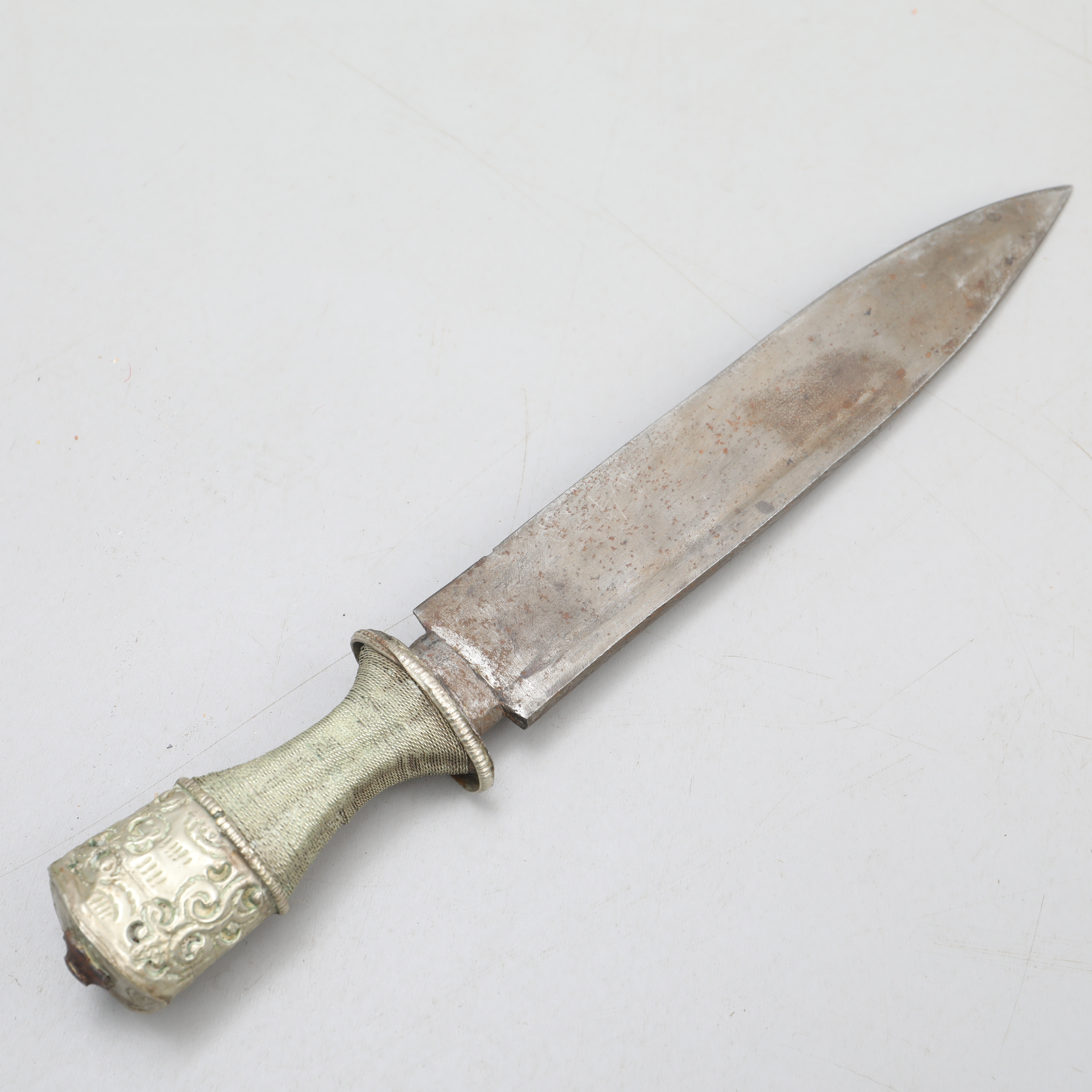 Arabischer Dolch. Waffen & Militaria - Blankwaffen - Auctionet