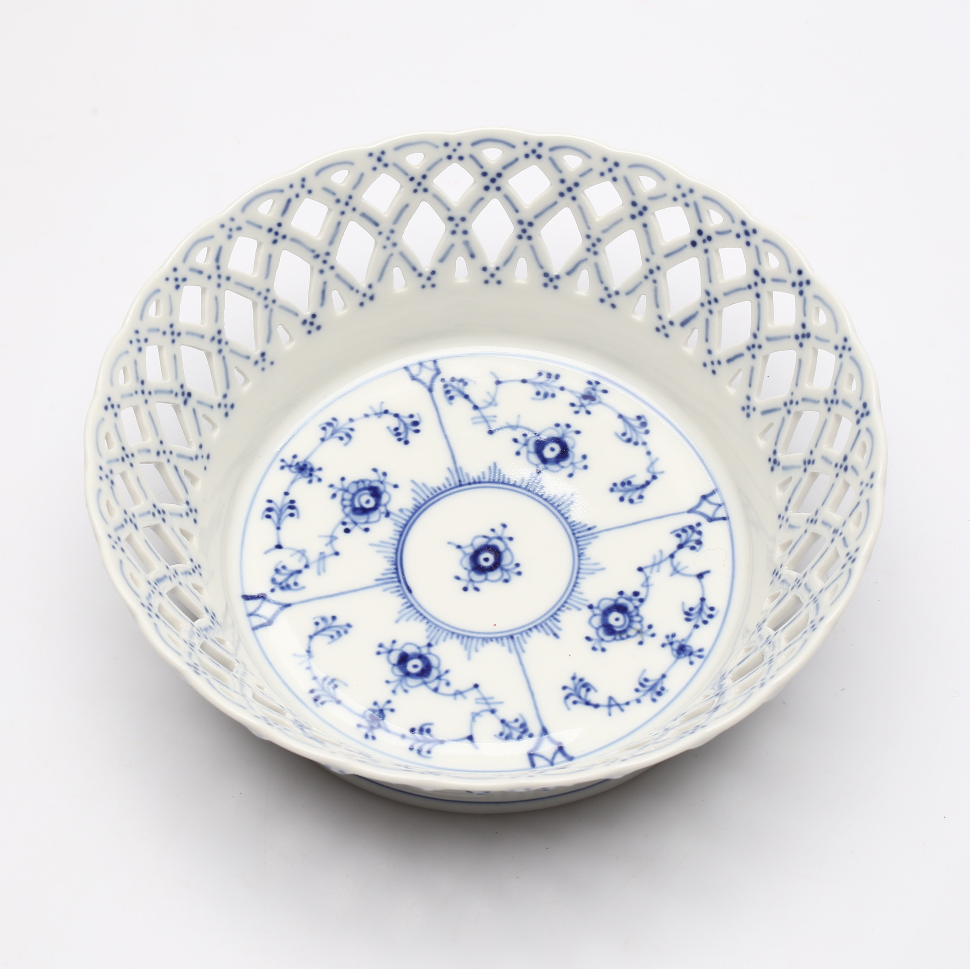 Images for 2395354. GALLER DISH, porcelain, mussel paint, full blonde ...