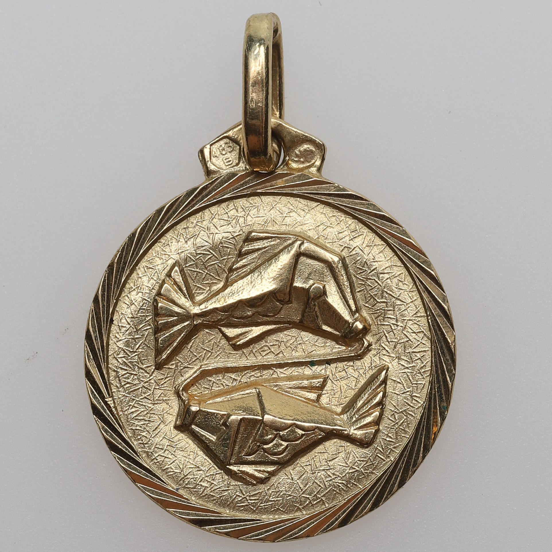 Images for 2395955. PENDANT, 18K gold, zodiac sign, Pisces. - Auctionet