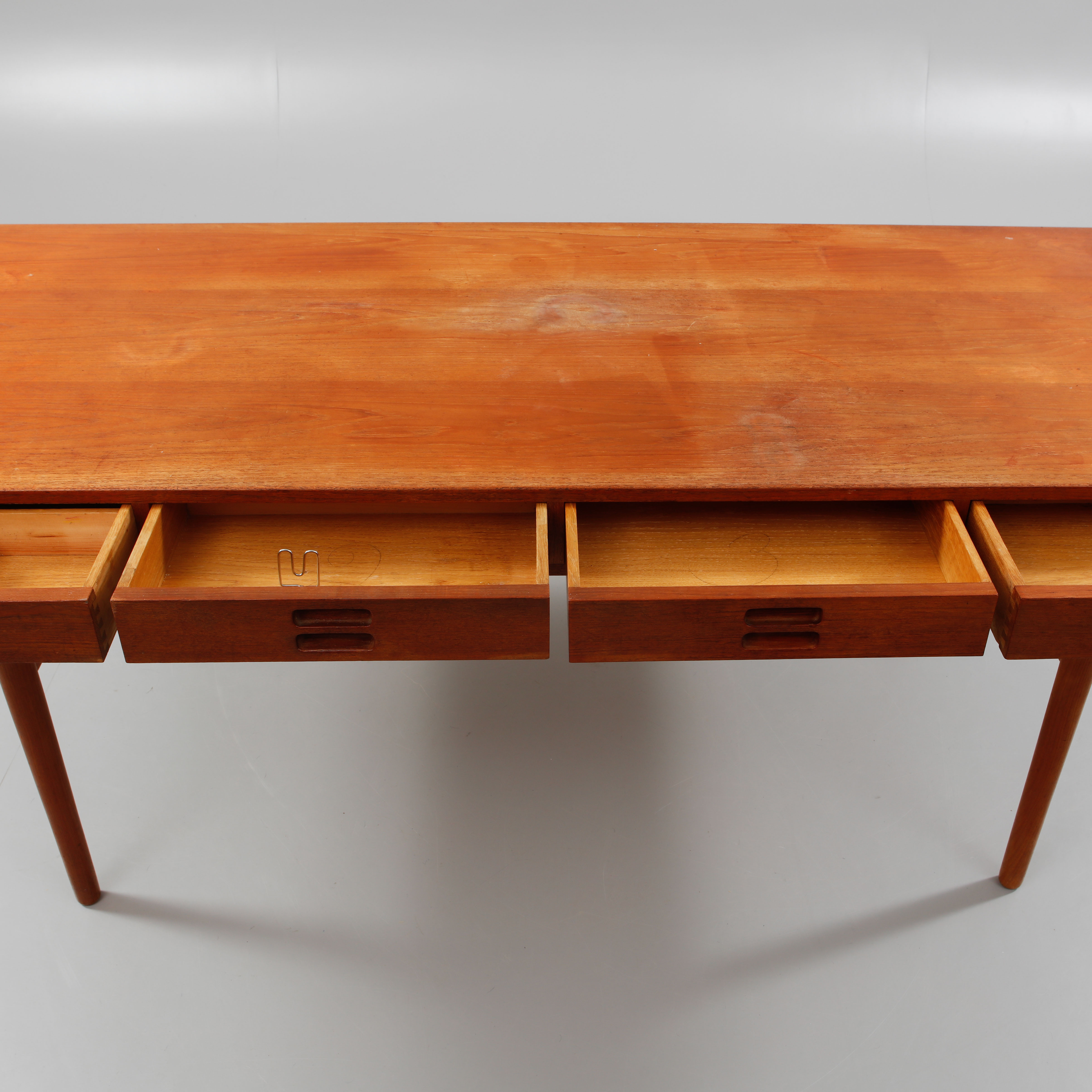 Bilder för 2397569. NANNA DITZEL. Skrivbord, för Søren Willadsen ...