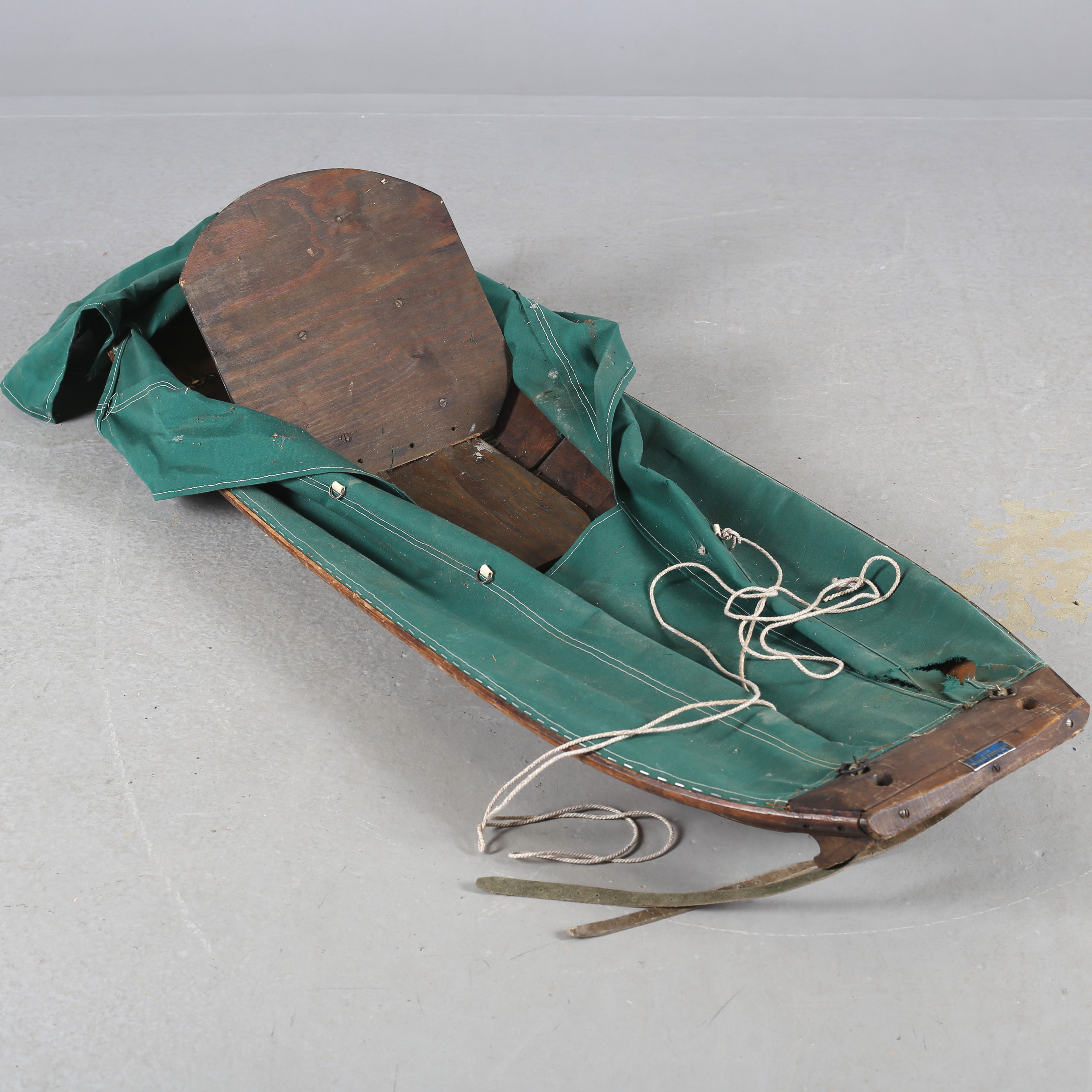 2403436. REKI, puu, rottinki, kangas, nahka, metalli. Segebaden-Berg AB ...