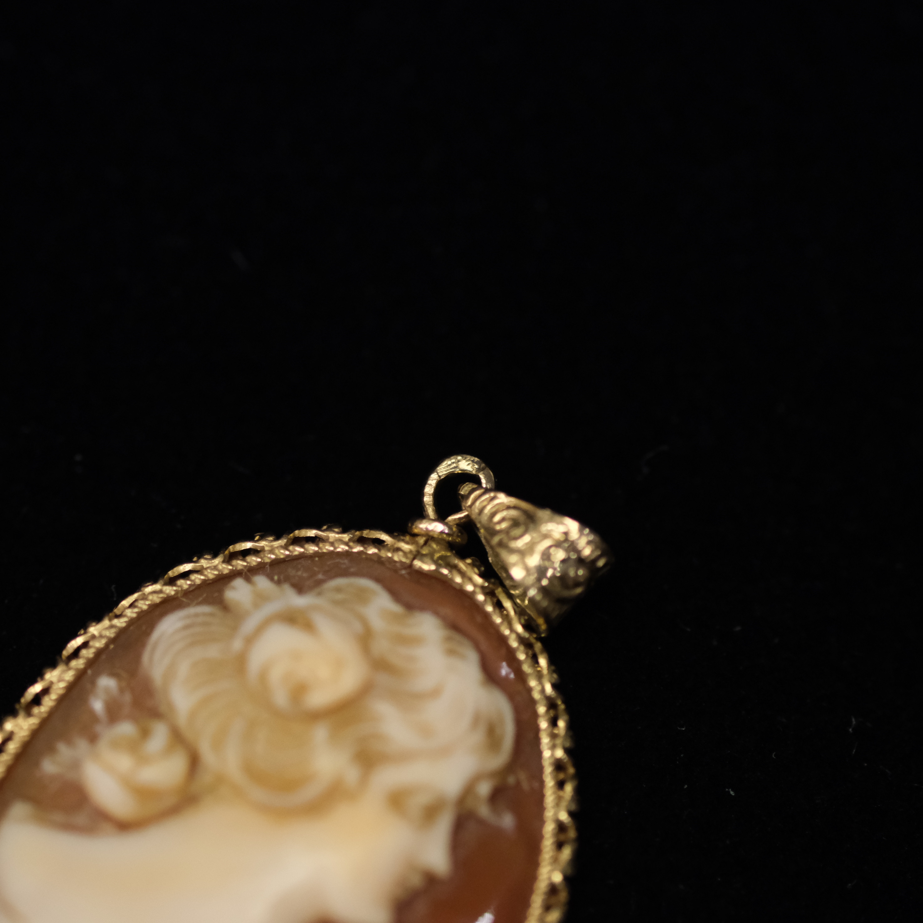 HÄNGE, 18K GULD MED CAMÉ. Smycken & Ädelstenar - Broscher & Hängen ...