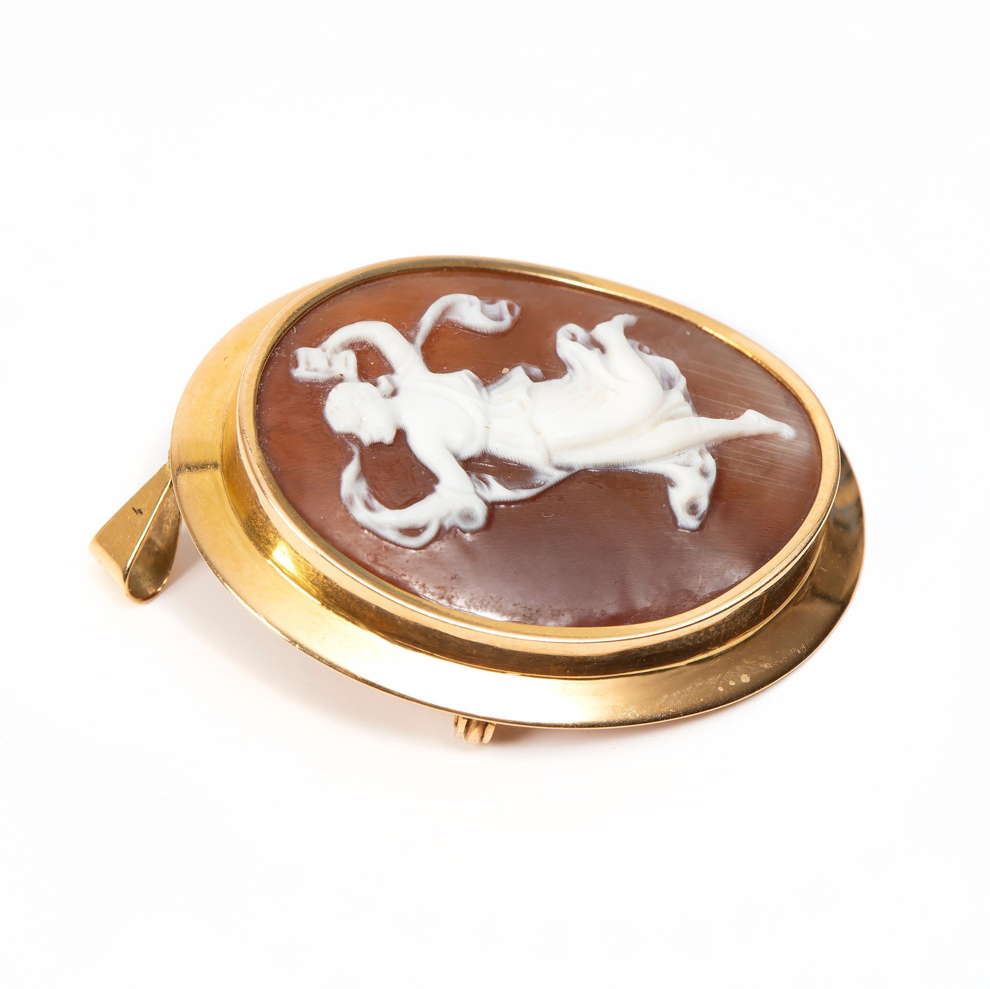 Images for 2426424. BROOCH / PENDANT, 18K gold with carved seashell ...
