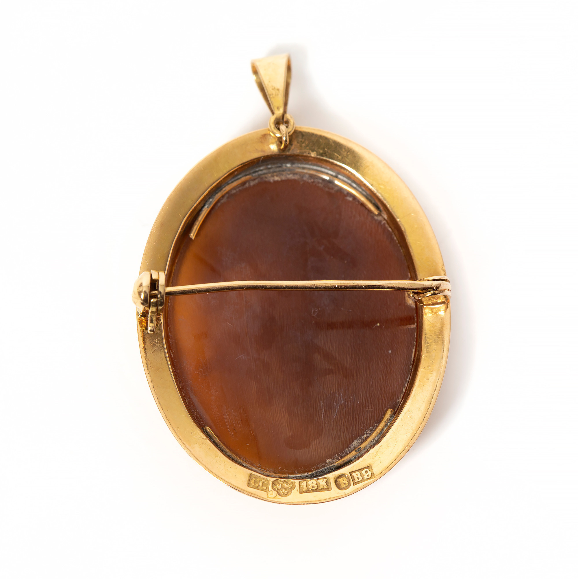 Images for 2426424. BROOCH / PENDANT, 18K gold with carved seashell ...