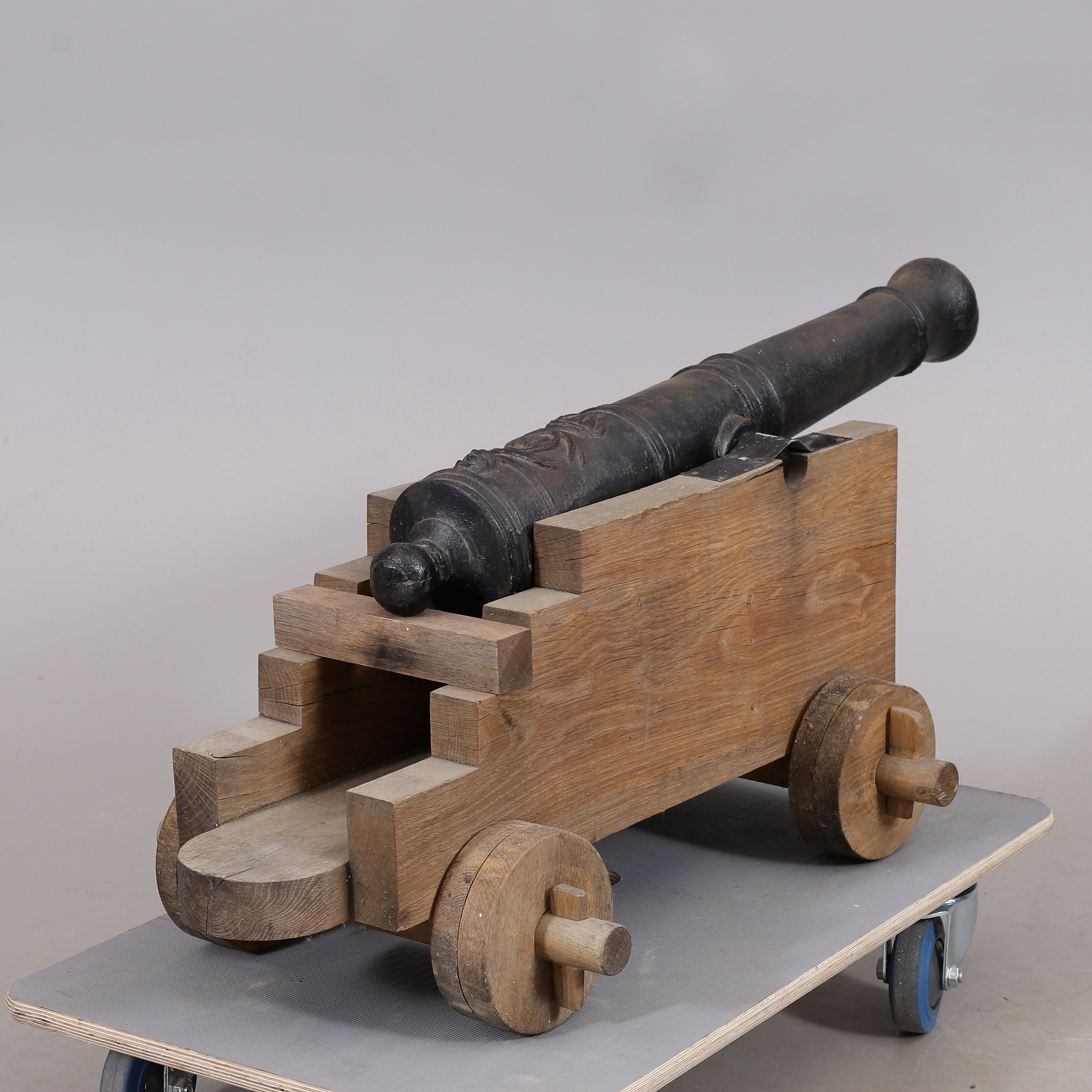 Bilder för 2431365. KANON med Karl XI monogram, med lavett, efter ...