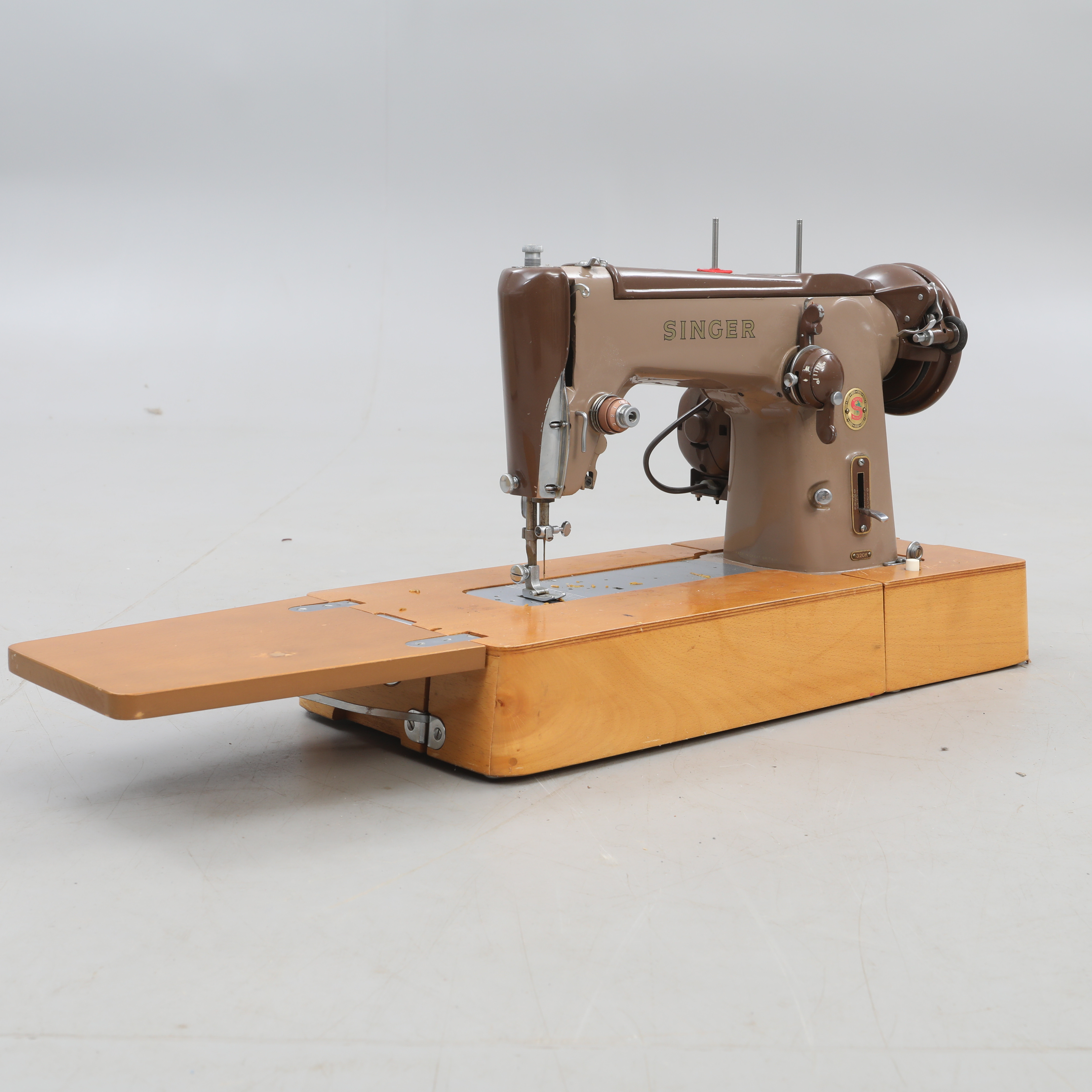 Images for 2432496. SEWING MACHINE, SINGER model 320K, 1950s. - Auctionet