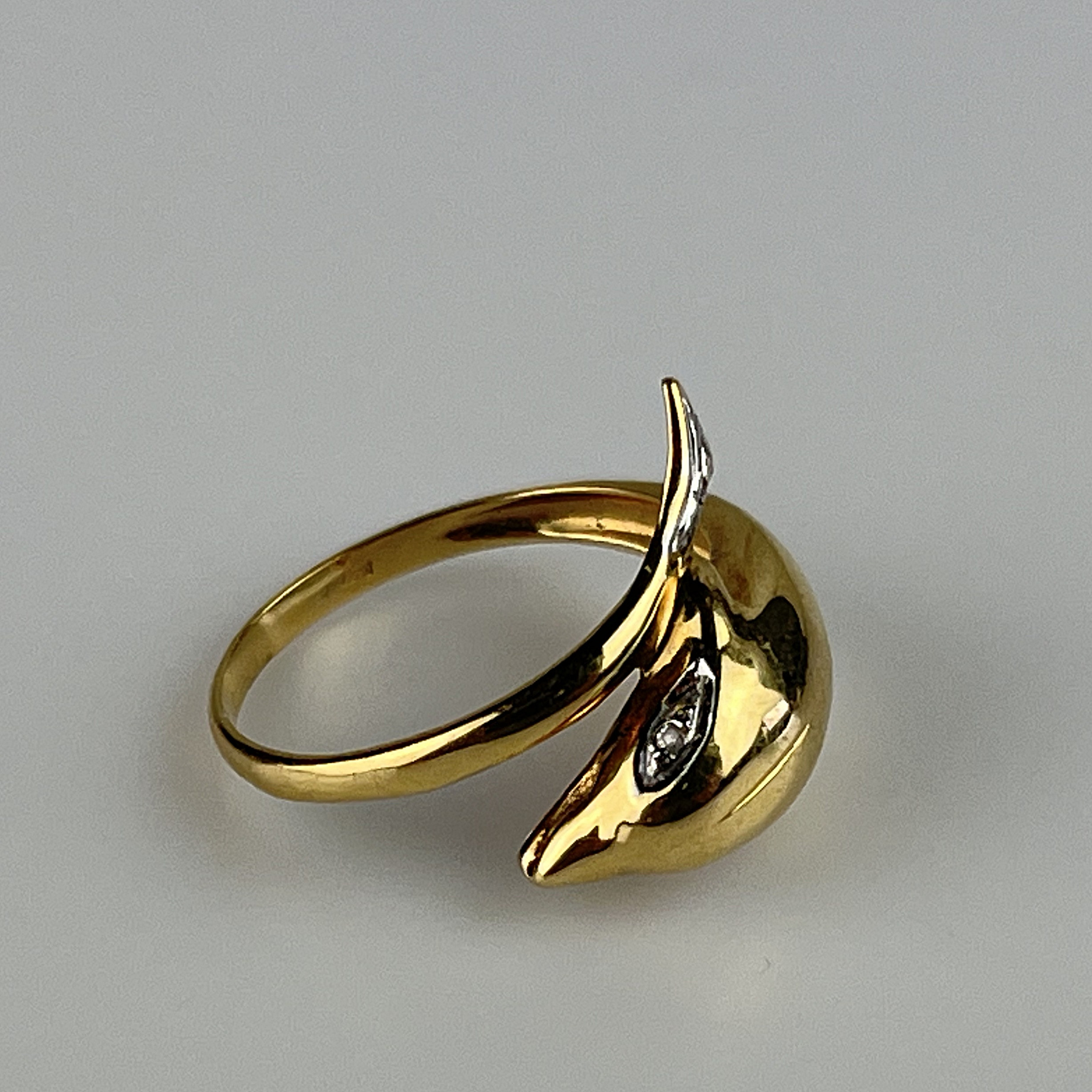 Images for 2441929. RING, gold 18k, fake stones. - Auctionet