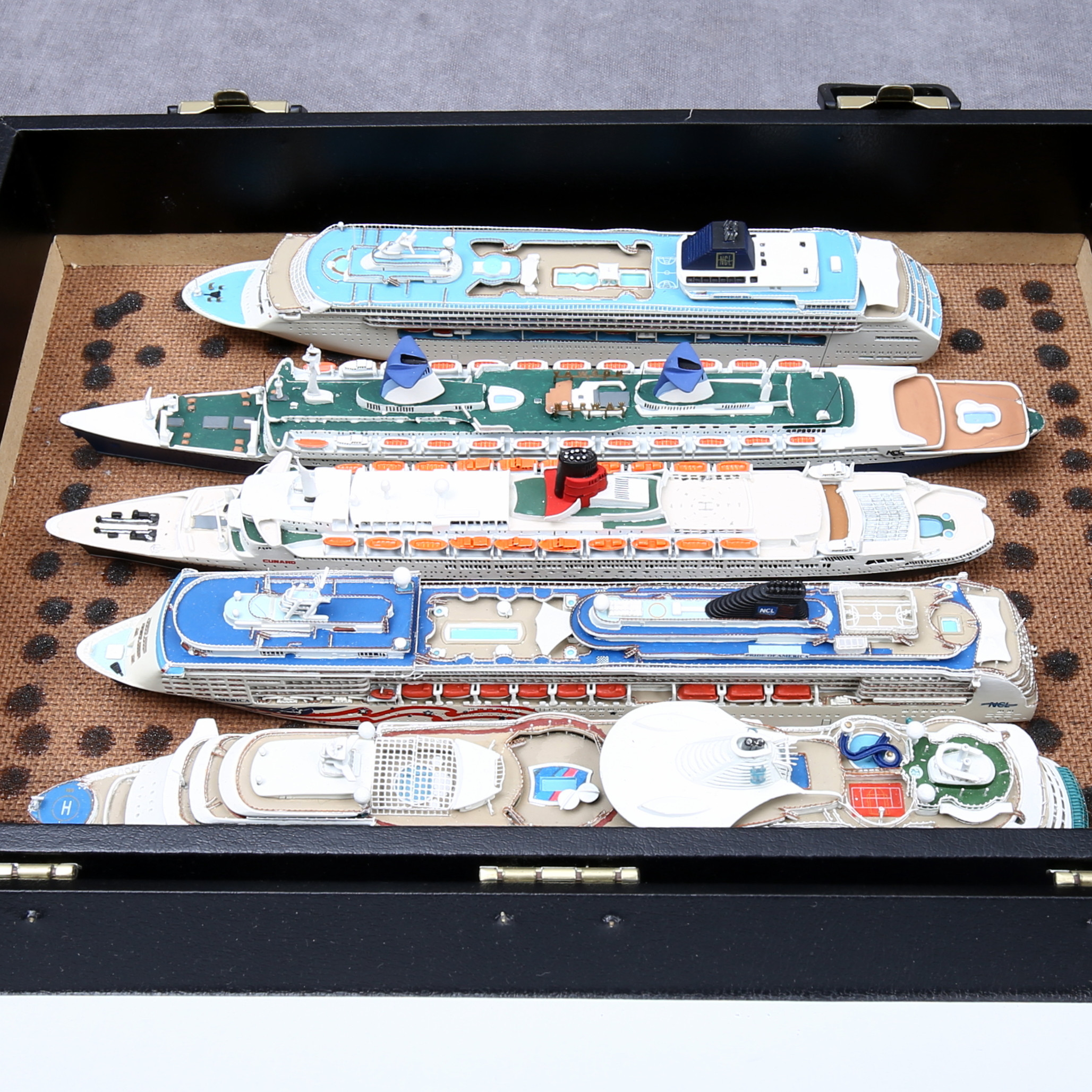 Bilder för 2442539. FARTYGSMODELLER, 5 st, Classic Ship Collection ...