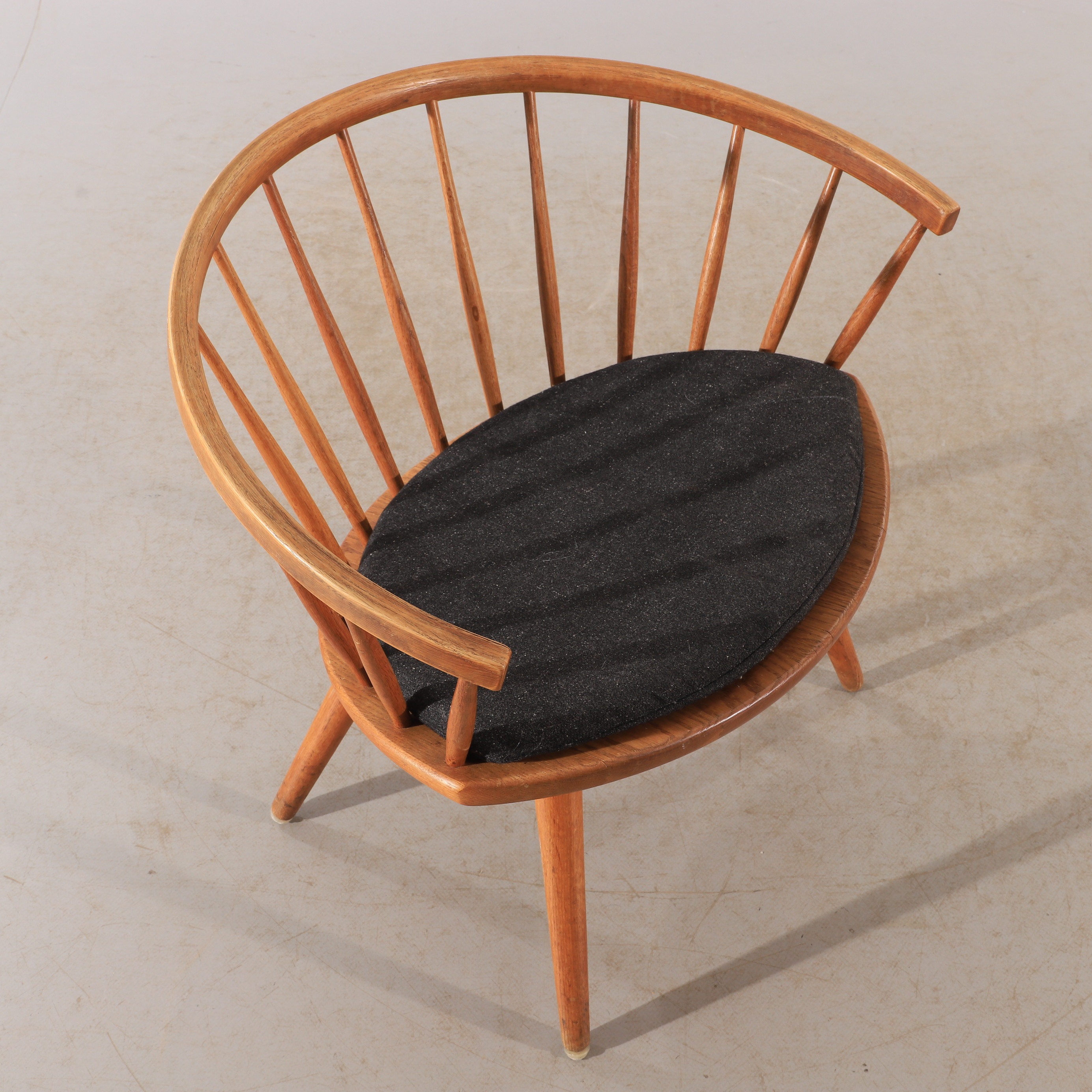 YNGVE EKSTRÖM. Stol, "Arka", ek. Möbler - Fåtöljer & Stolar - Auctionet