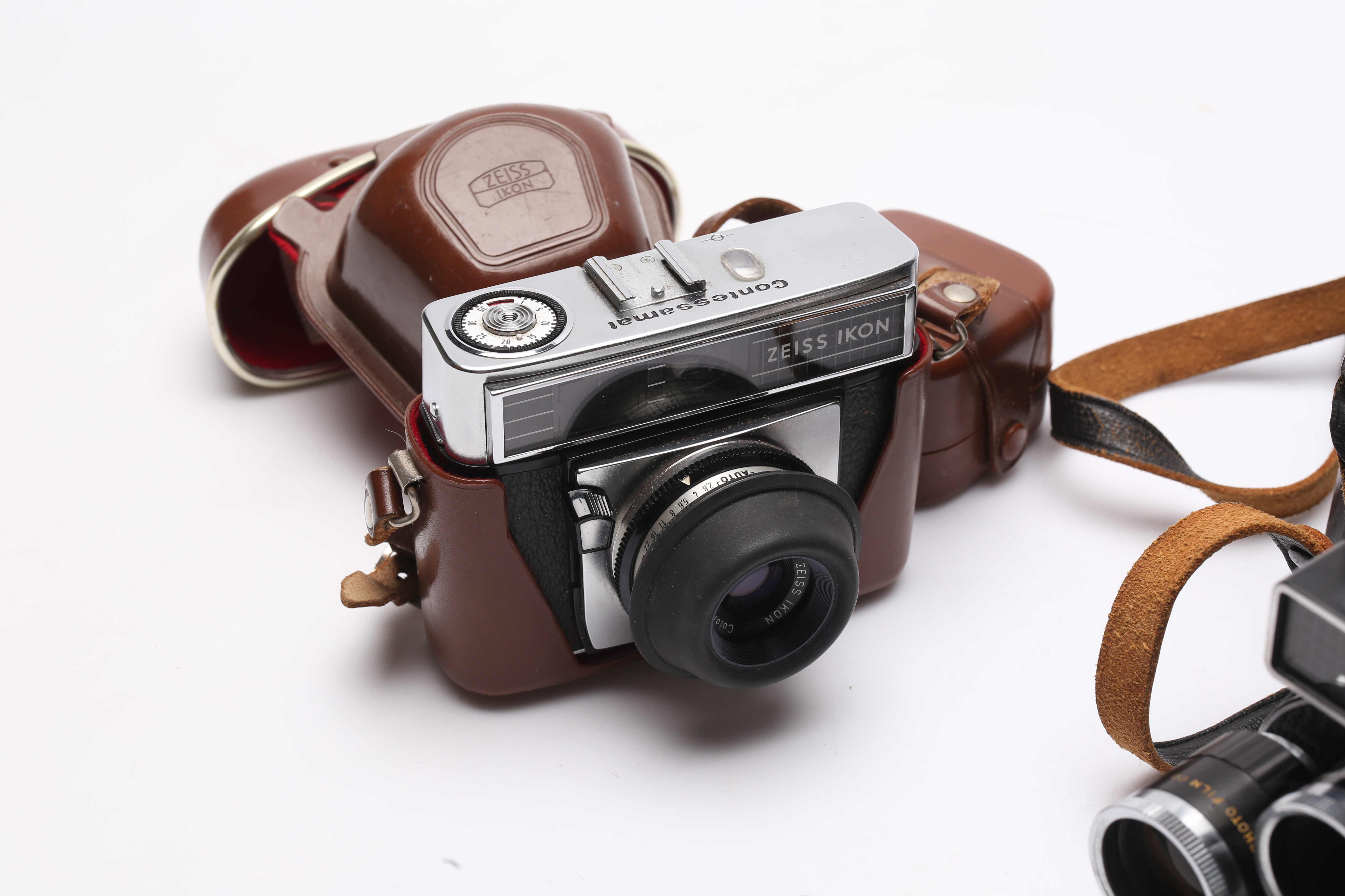 Images for 2450529. CAMERAS, 2 pcs, Fujica 8EE and Contessamat. - Auctionet