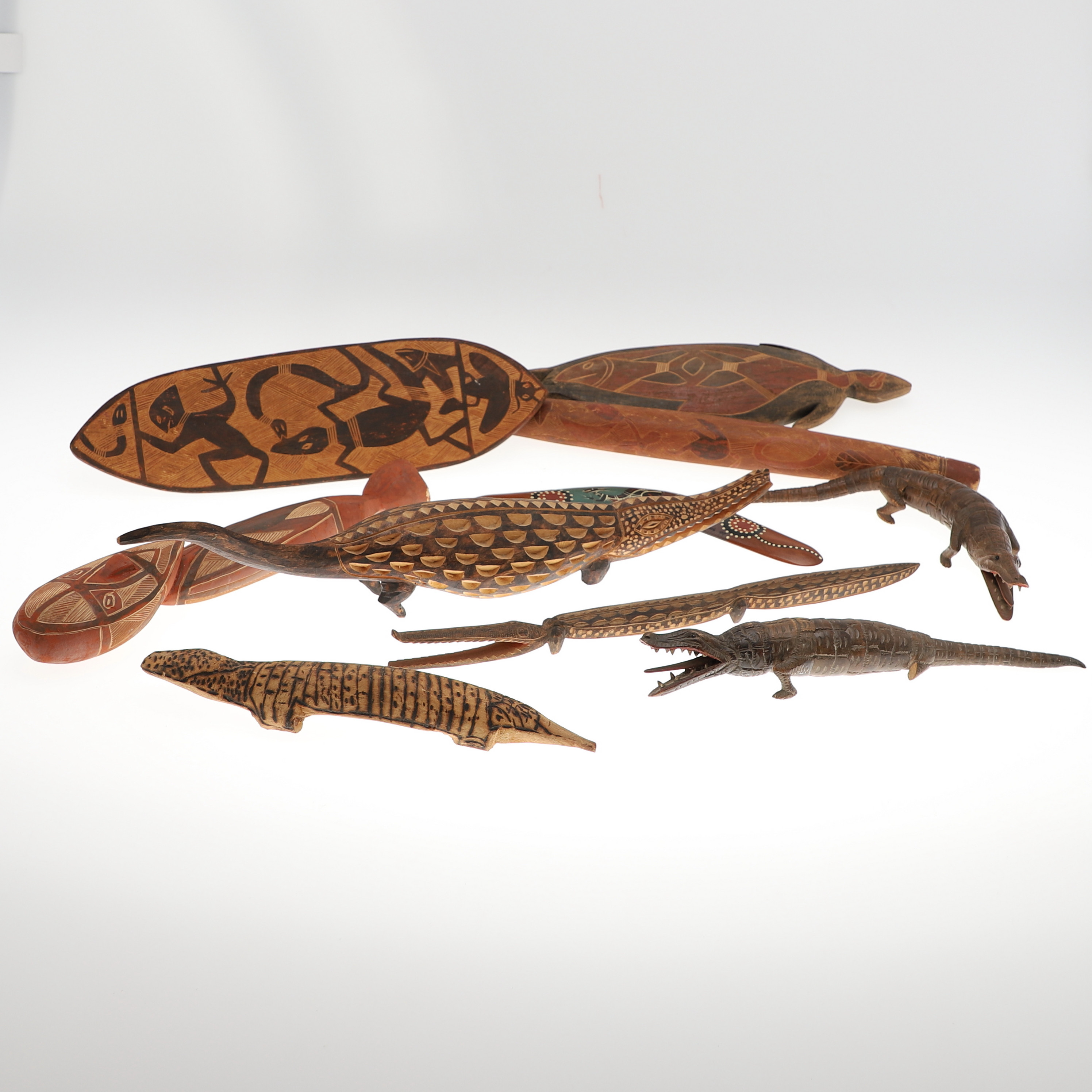 TEN ABORIGINAL CARVED WOODEN ITEMS. Ethnographica - Auctionet