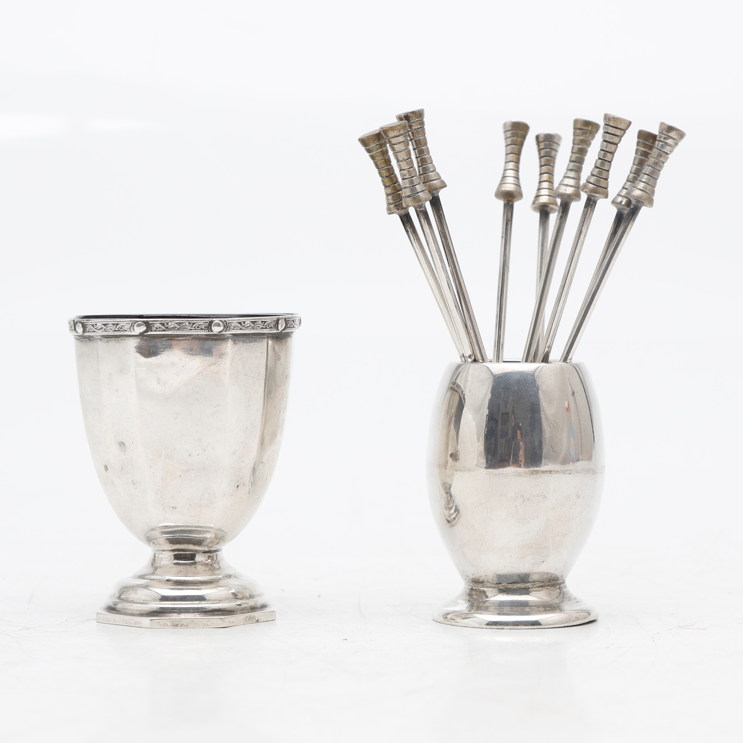 Imágenes para 2462620. Cubilete con ocho pinchitos y salero de pellizco ...