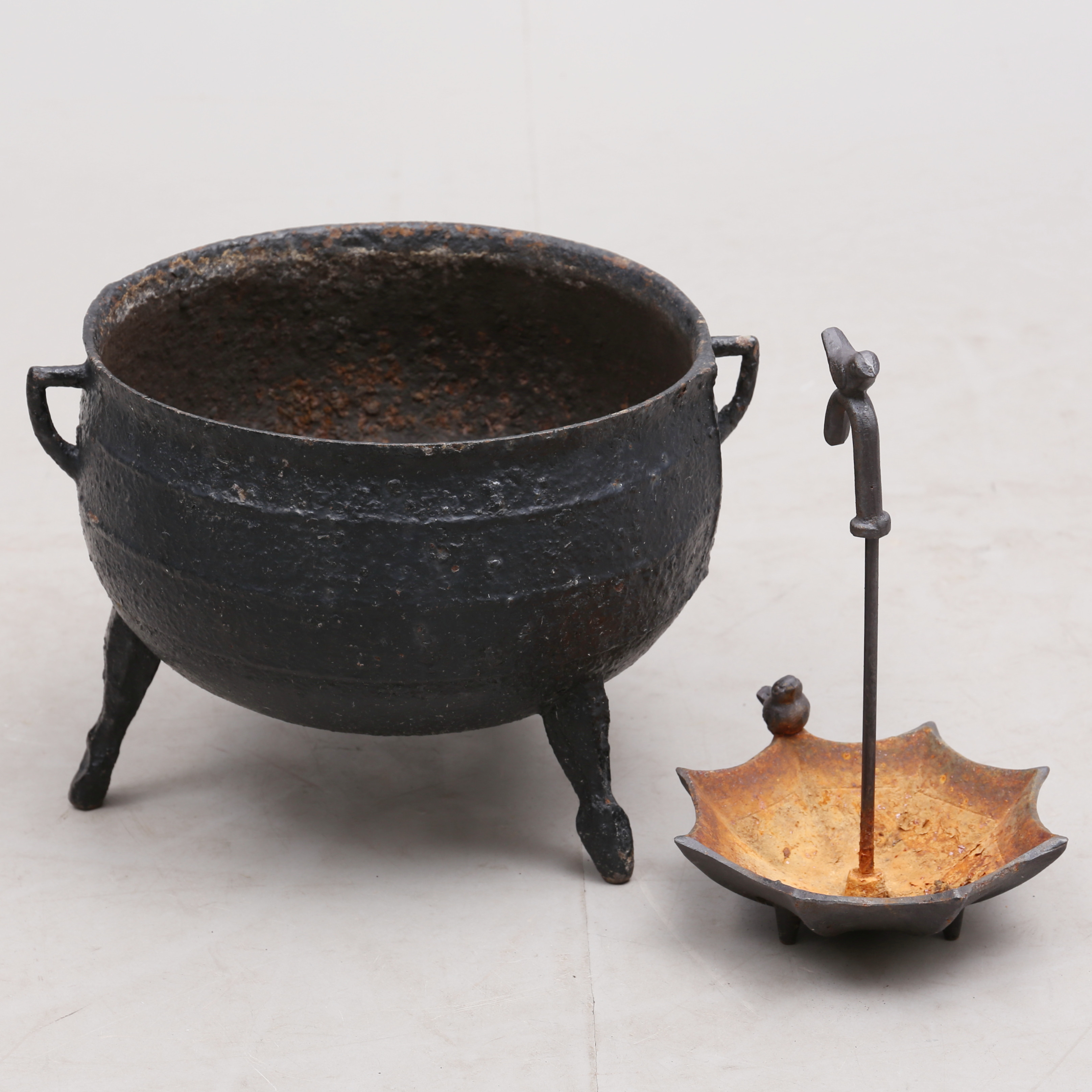 Images for 2463049. THREE-BONE POT AND BIRD BATH, cast iron. - Auctionet