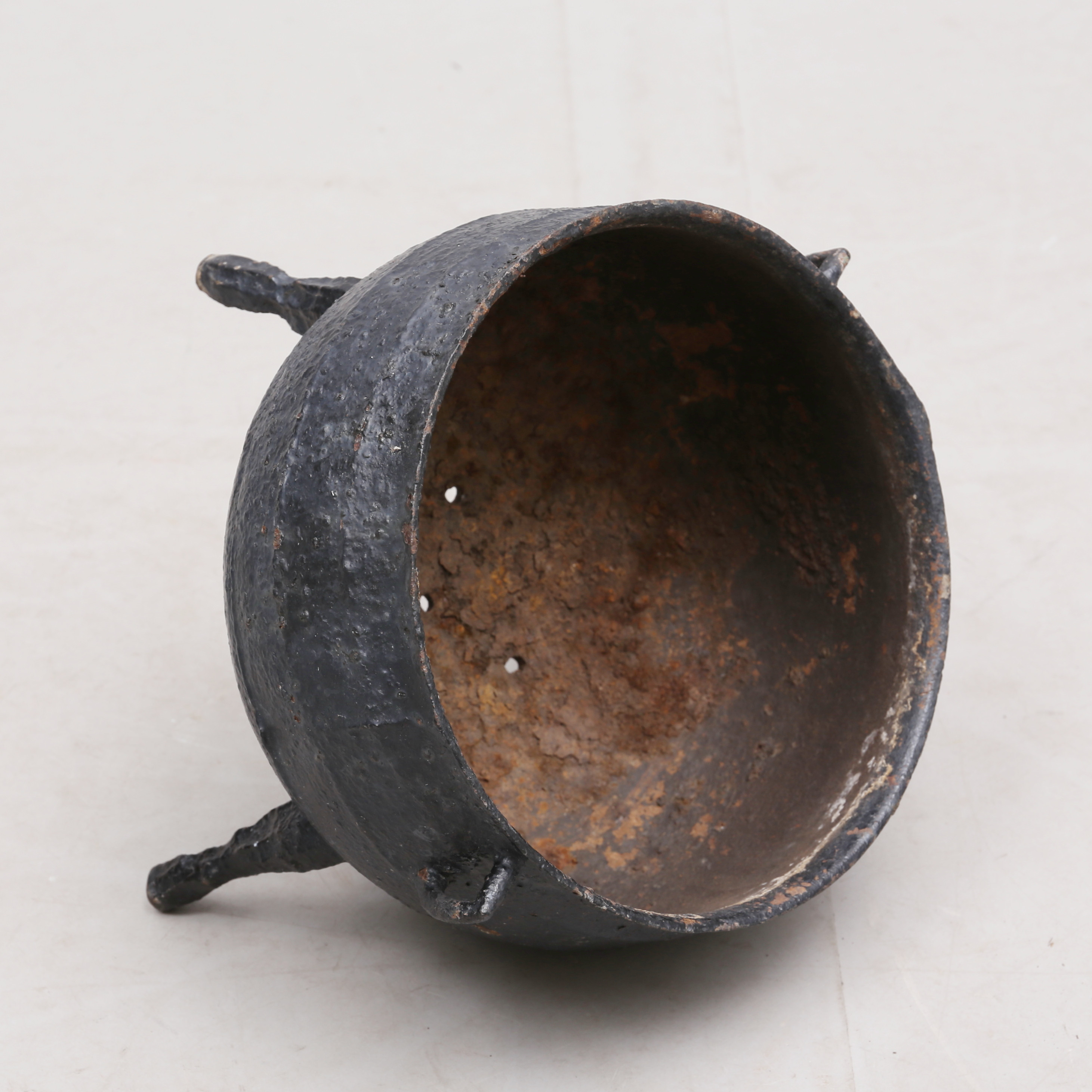 Images for 2463049. THREE-BONE POT AND BIRD BATH, cast iron. - Auctionet