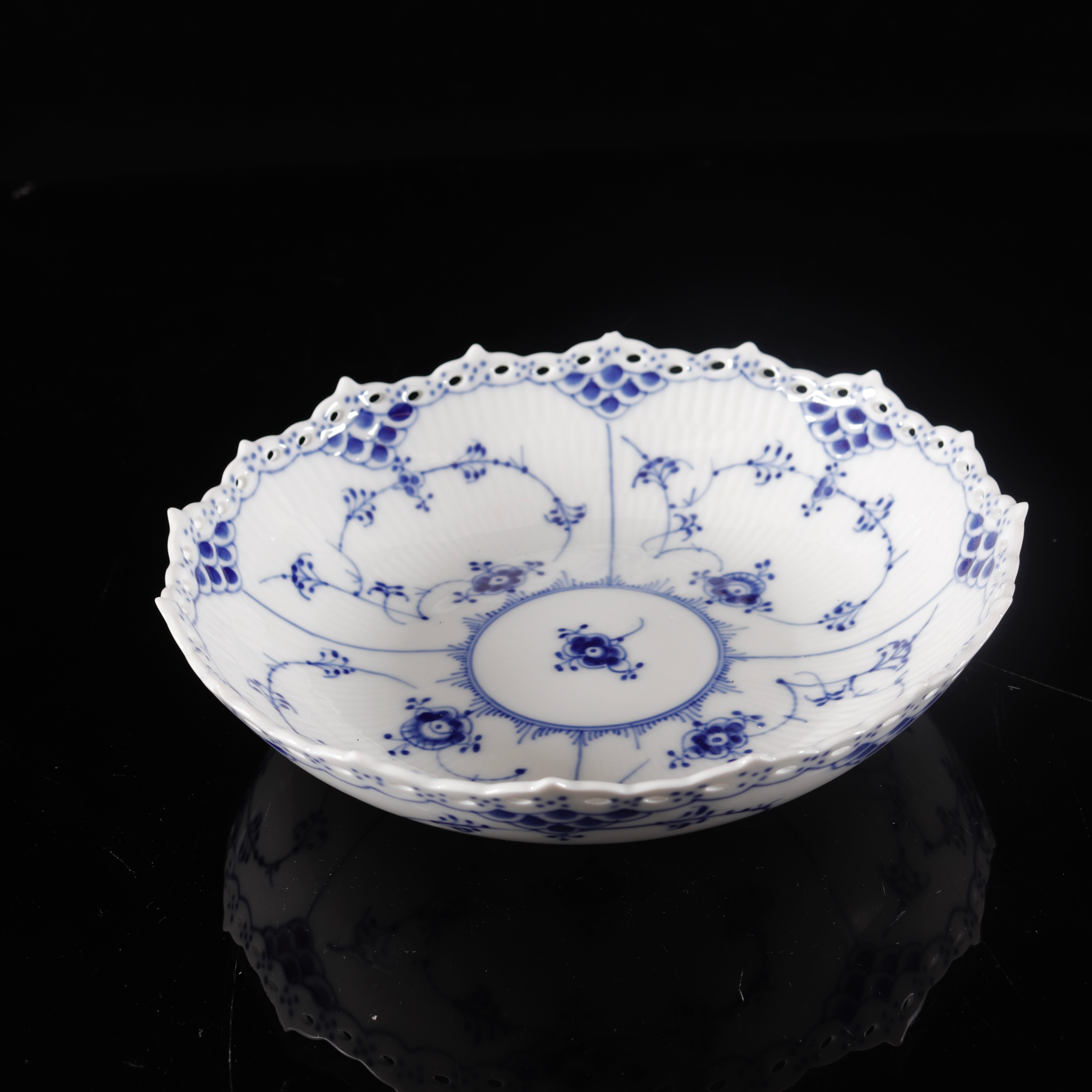 Images for 2466353. BOWL, porcelain, "Musselmalet", full blonde, Royal ...