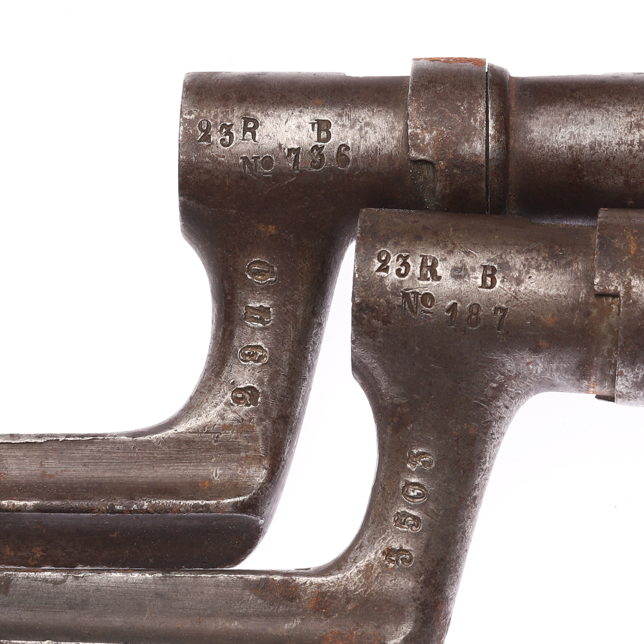 BAJONETTER, 2 st, 1800-tal. Vapen & Militaria - Blankvapen - Auctionet