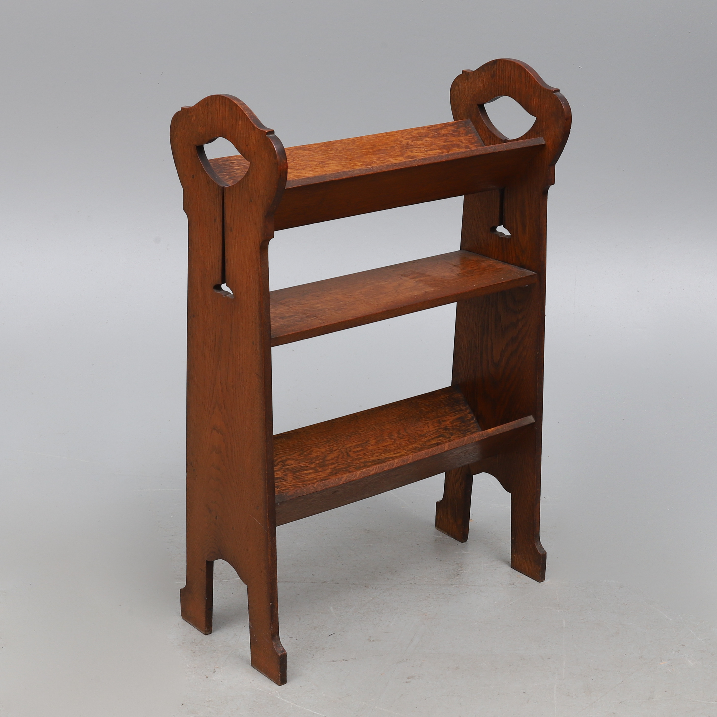 Images for 2483598. AN ART NOUVEAU LIGHT OAK BOOK STAND/TROUGH. - Auctionet