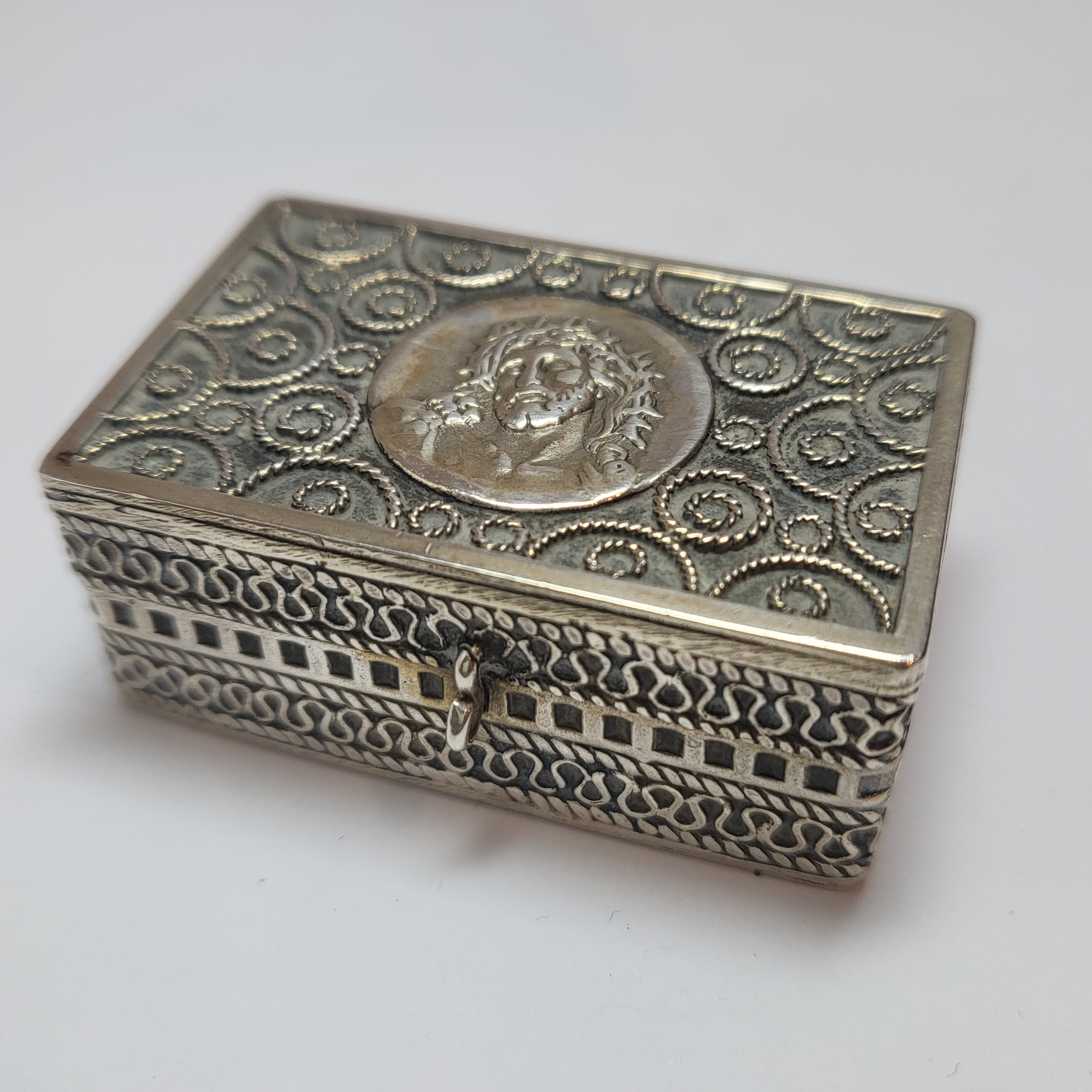 Images for 2493395. PILL BOX WITH IMAGE OF CHRIST IN WORKED SILVER ...