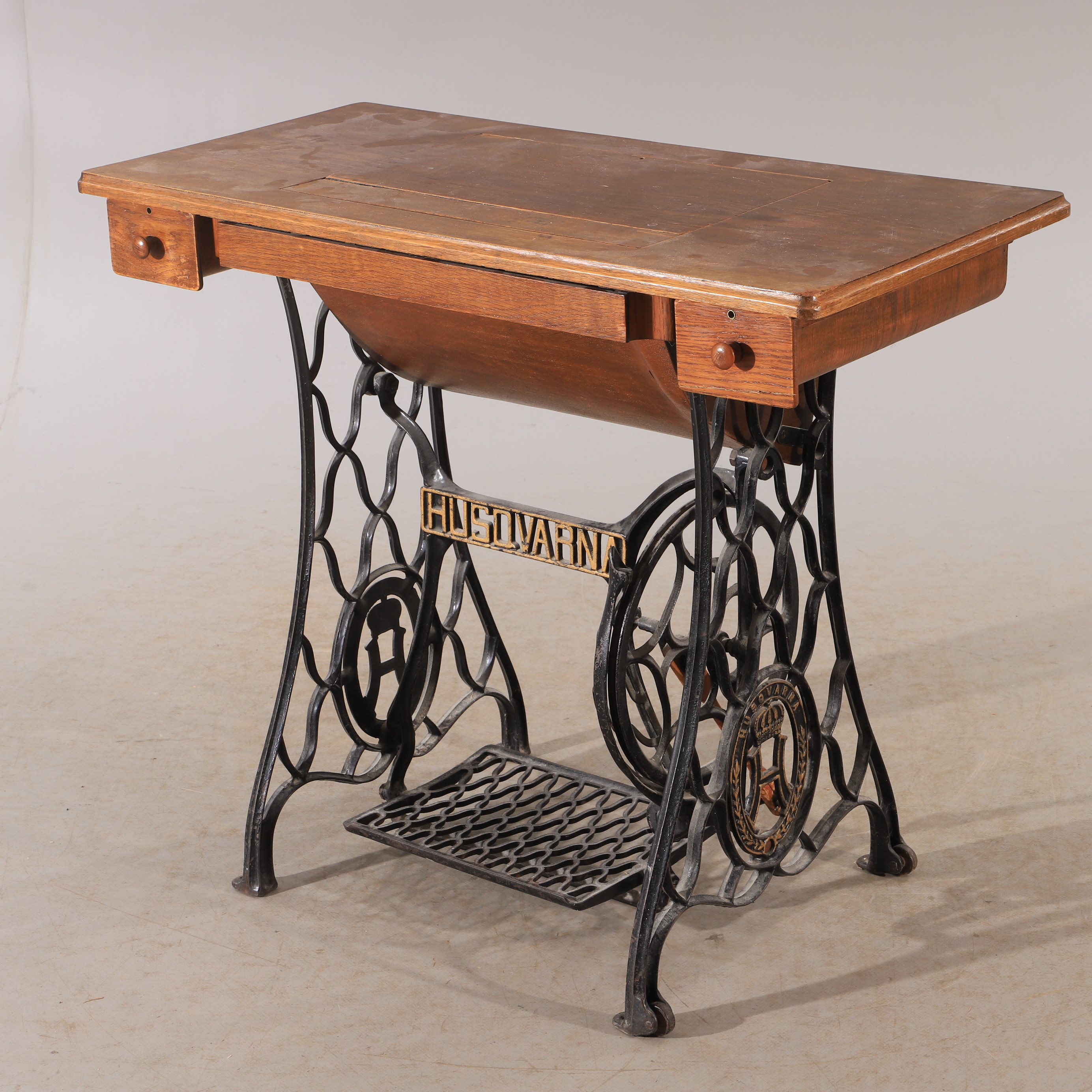 Images for 2503574. SEWING MACHINE, Husqvarna, cast iron chassis ...