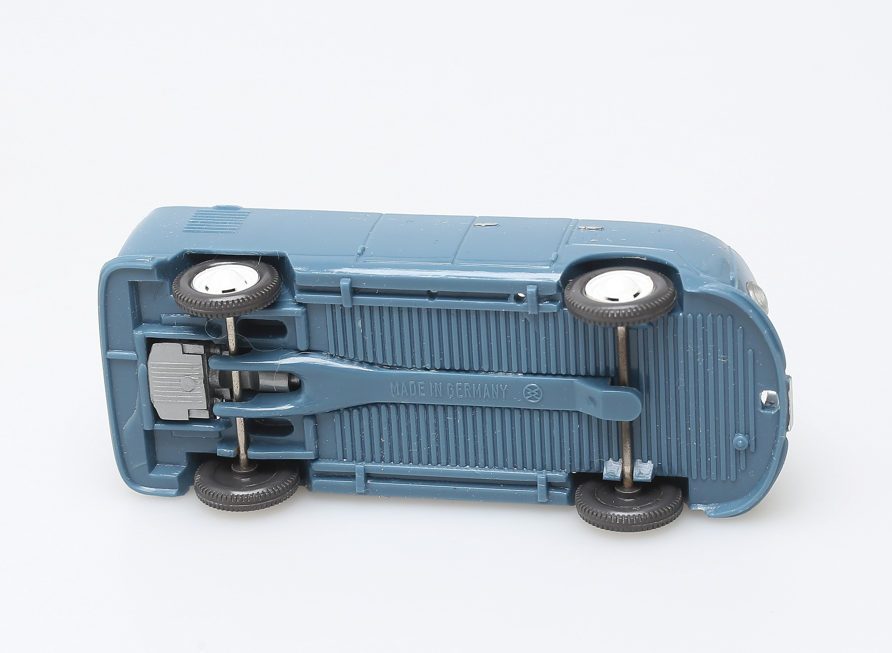 Images for 2505262. WIKING VW bus, split undercarriage and upper body, original box. - Auctionet