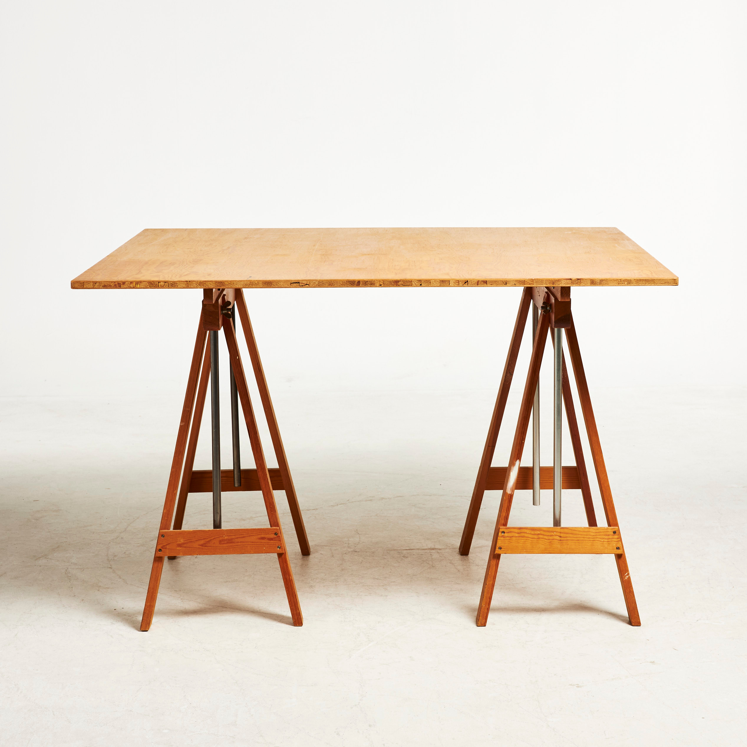 Bilder för 2507603. BORD, 1900-talets mitt,lösa bockar som är ställbara ...