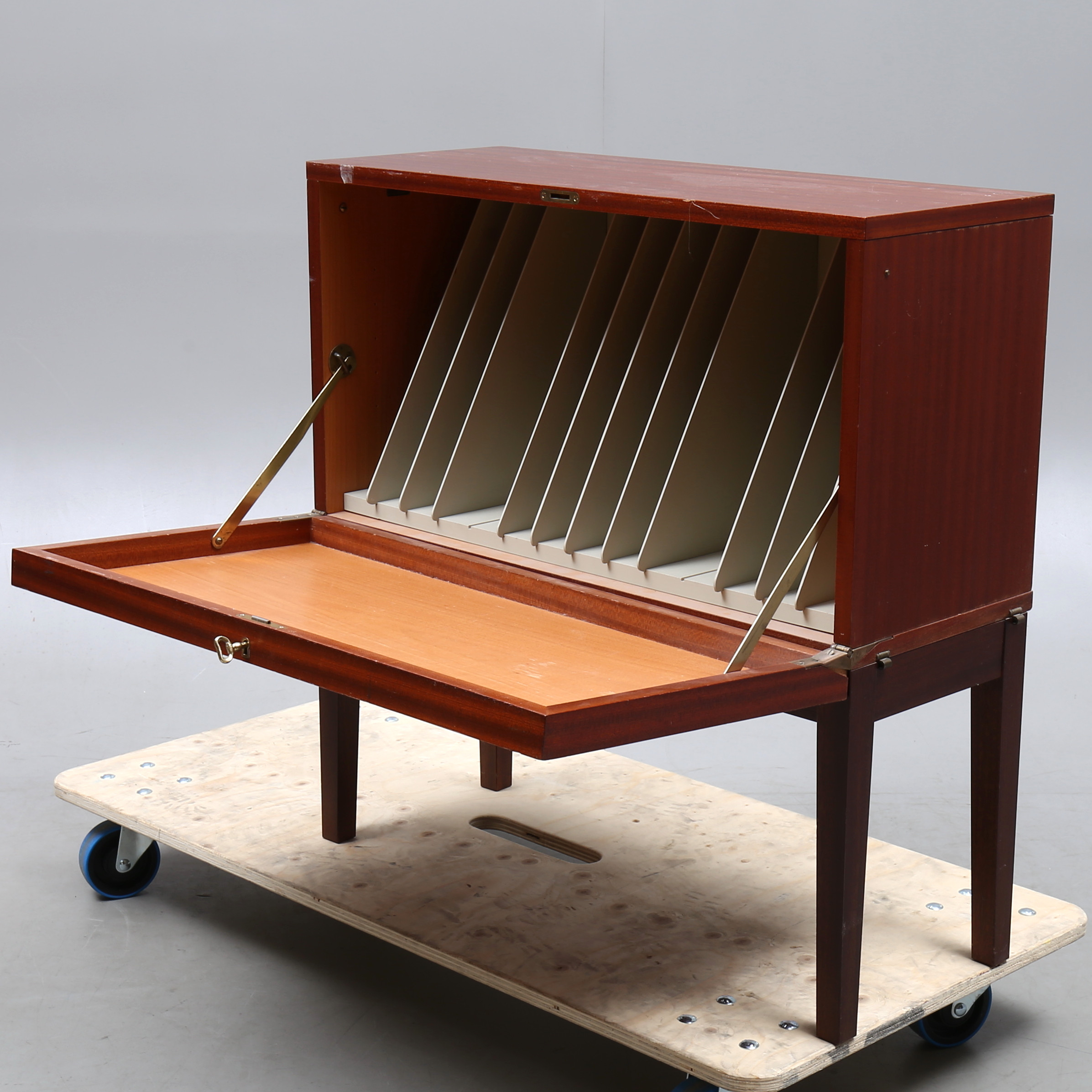 Bilder för 2507657. SKÅP, för förvaring av LP skivor, teak, 1900-talets ...