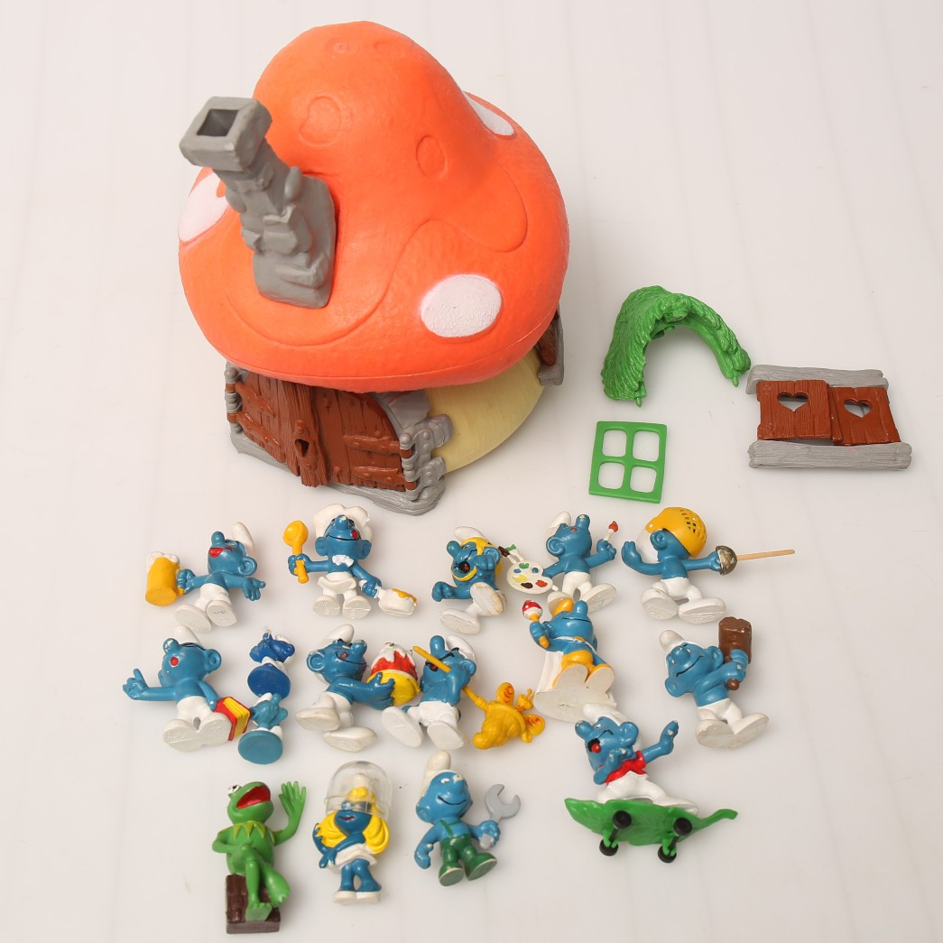 Images for 2515015. SMURF AND SMURF HOUSE, plastic. - Auctionet