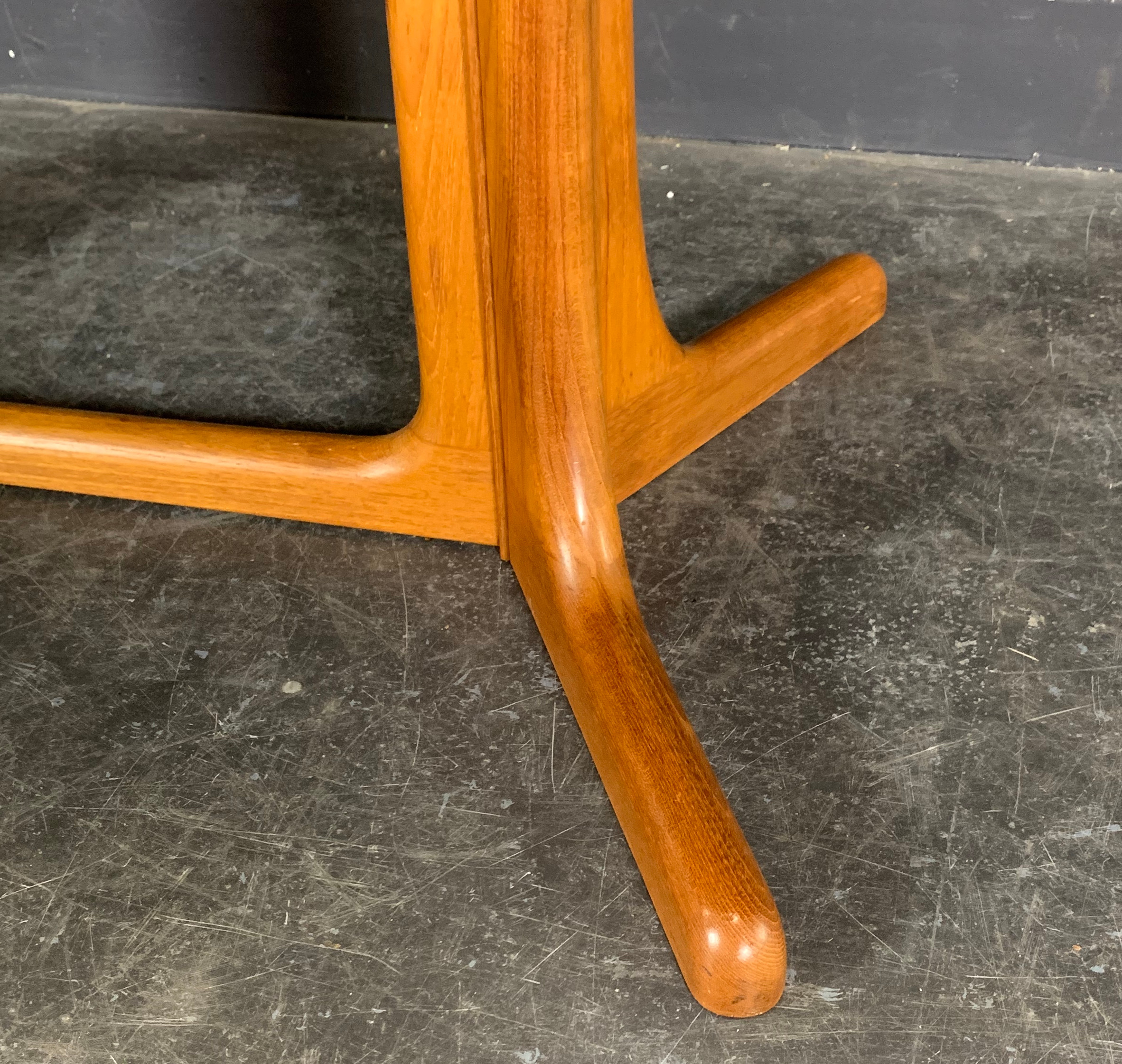 Images for 2527775. EXTENDABLE DINING TABLE. - Auctionet