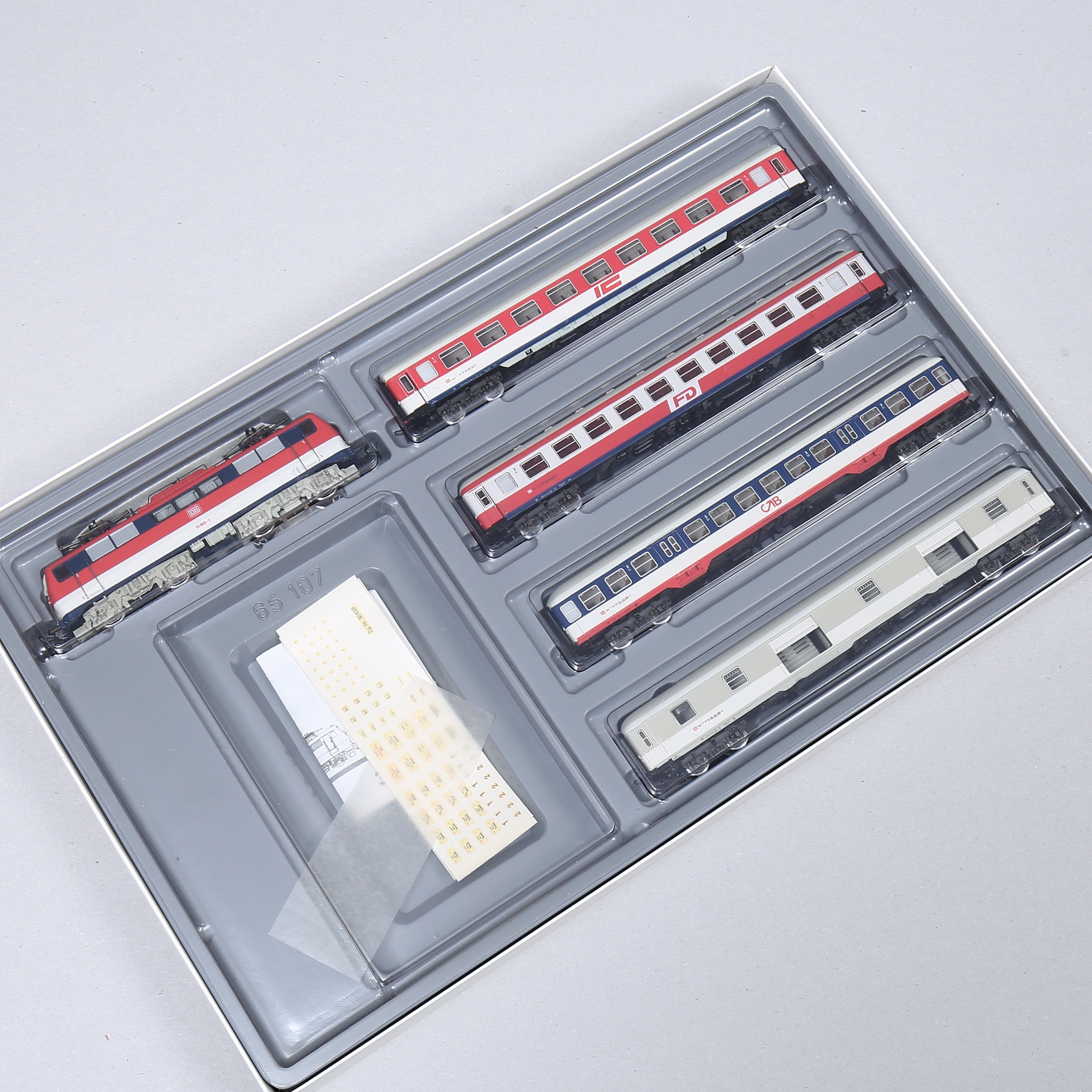 Images for 2532389. MÄRKLIN 2859 train set, locomotive and 4 carriages ...