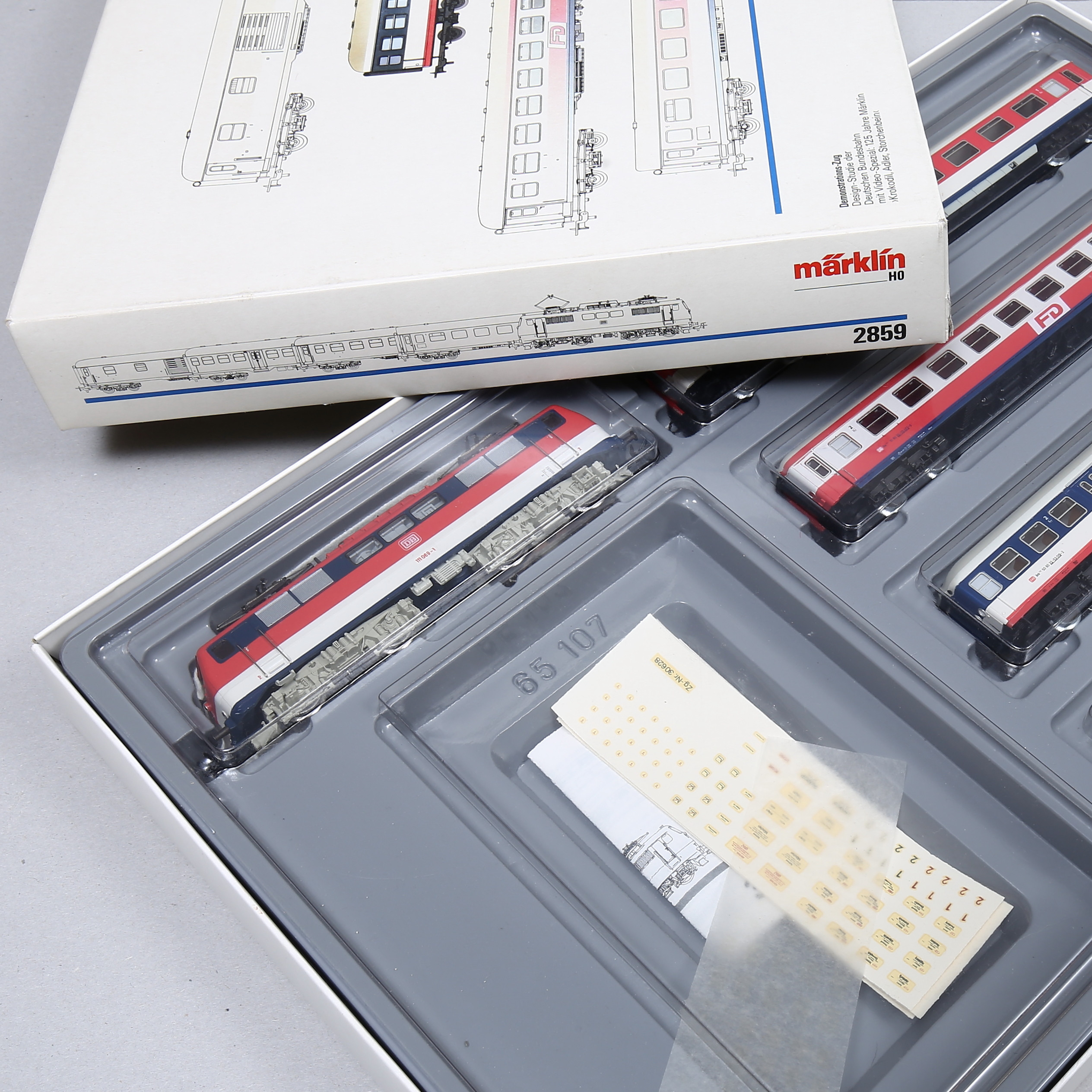 Images for 2532389. MÄRKLIN 2859 train set, locomotive and 4 carriages ...