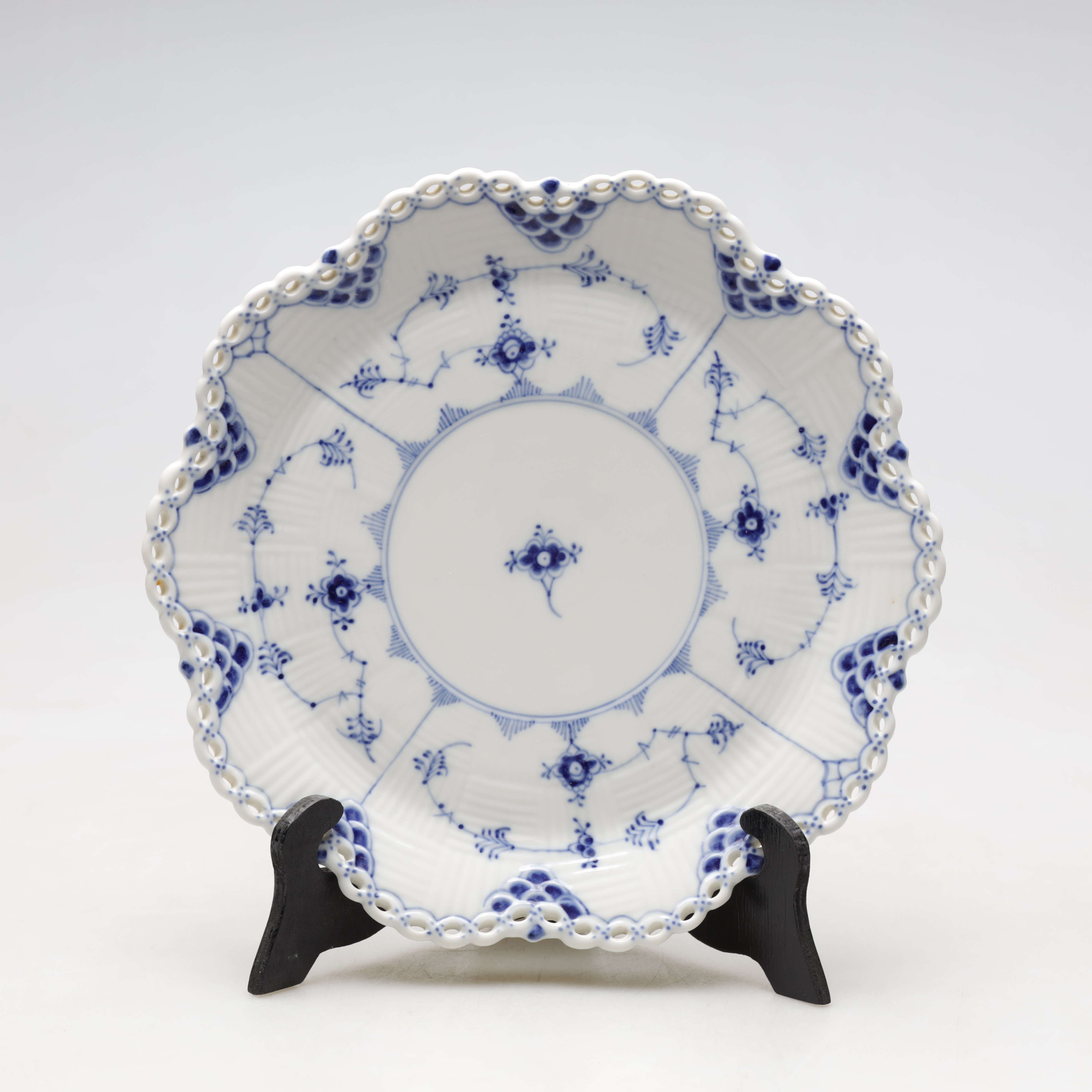 Images for 2537533. PLATE, porcelain, "Musselmalet", full blonde, Royal ...