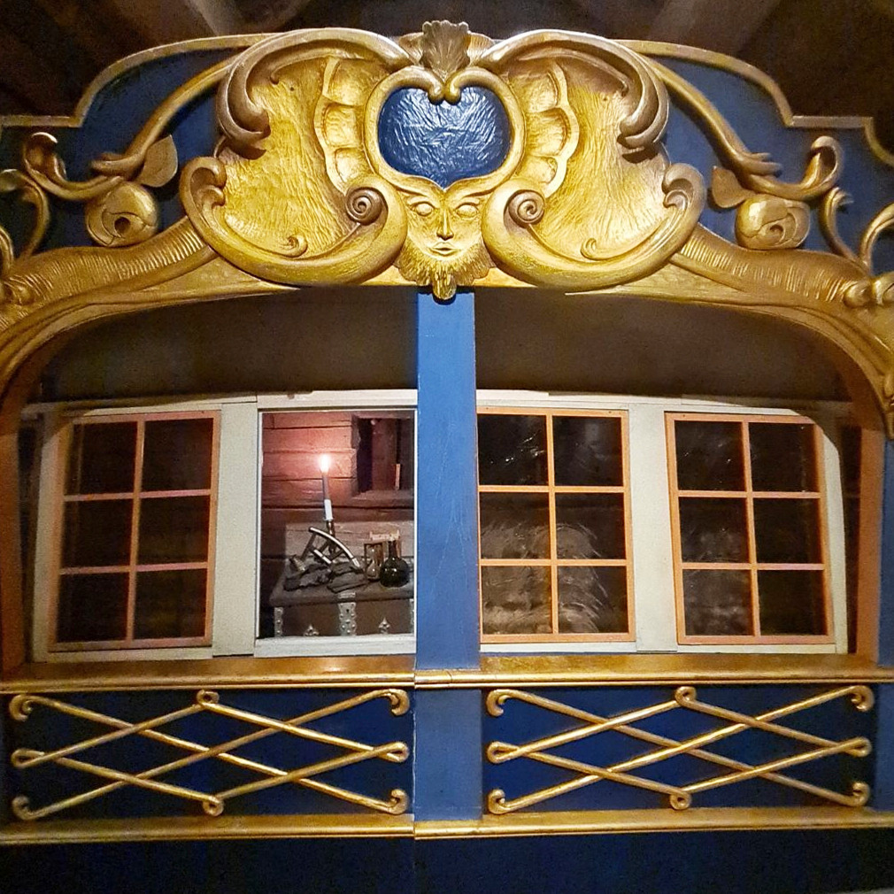 Images for 2539062. TRANSOM, with cabin window, carved decorations ...