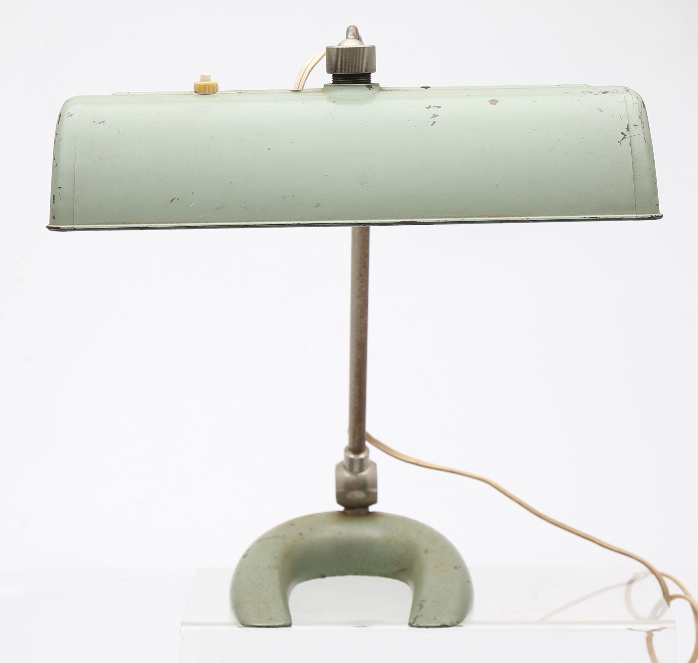 Bilder för 2544657. Bordslampa av industrityp troligen tysk med stålbas ...