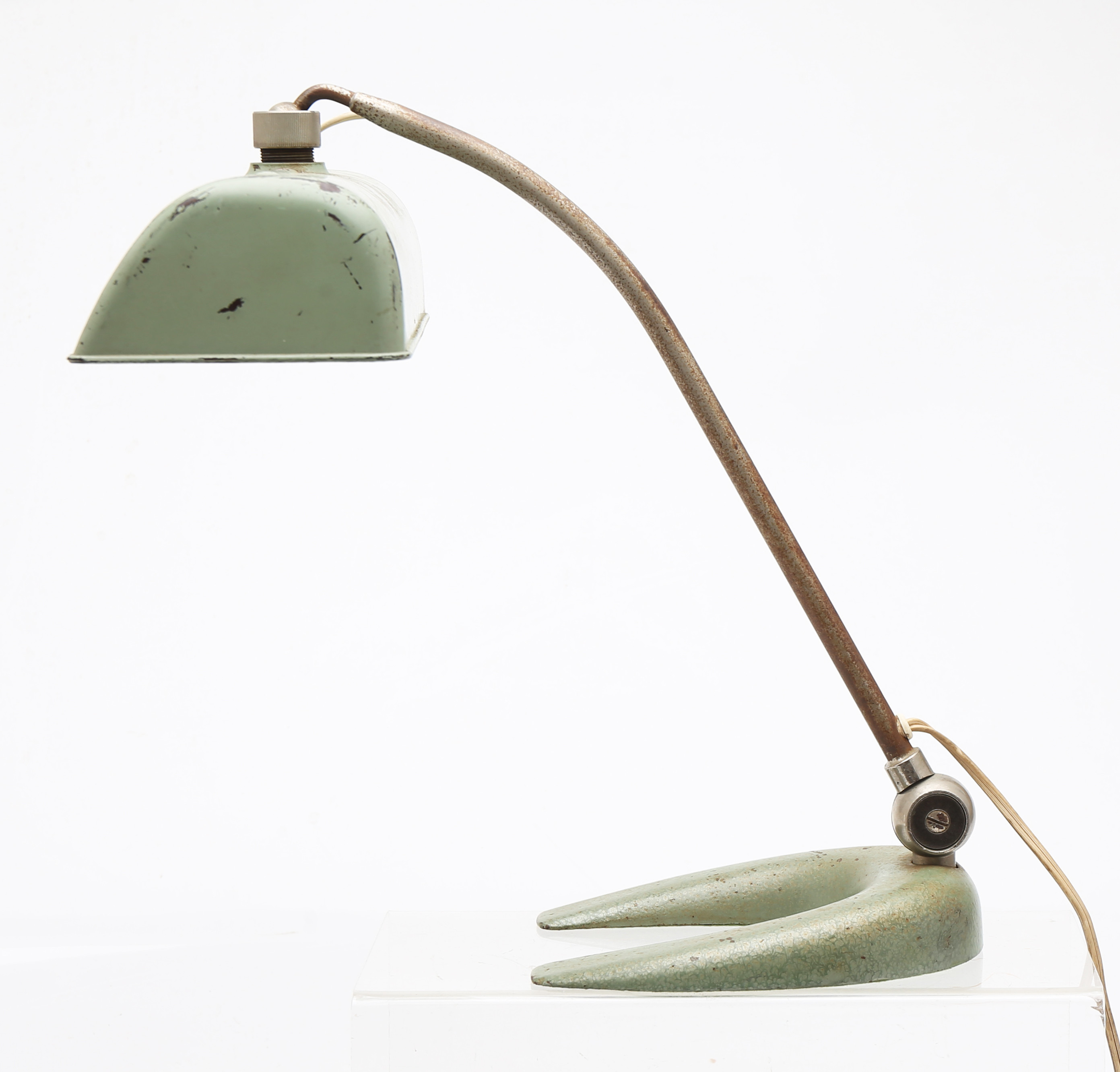 Bilder för 2544657. Bordslampa av industrityp troligen tysk med stålbas ...