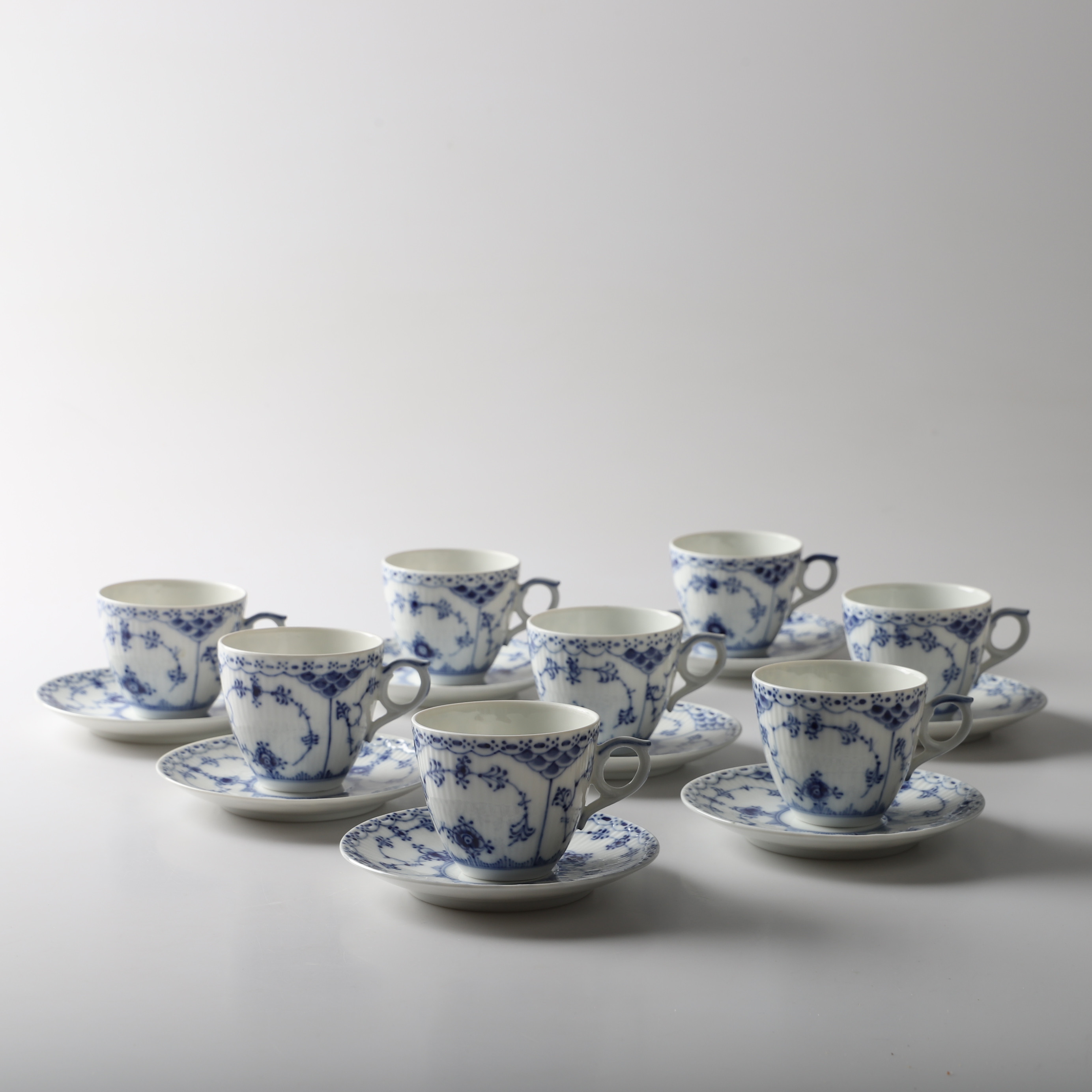 Images for 2556398. SUEDE SET, 16 pieces, porcelain, "Musselmalet ...