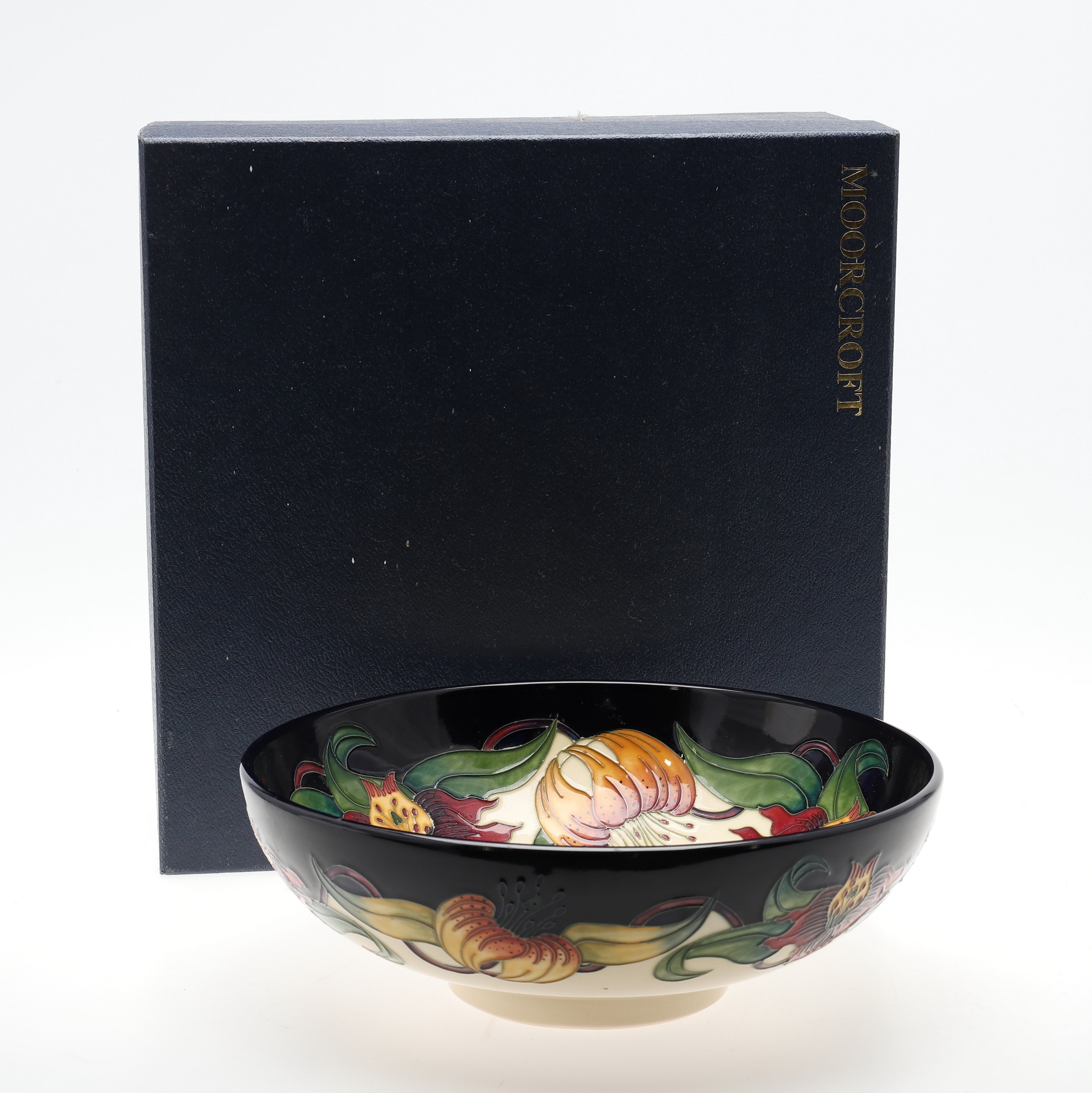 Images for 2559297. A MOORCROFT ANNA LILY PATTERN POTTERY BOWL. - Auctionet
