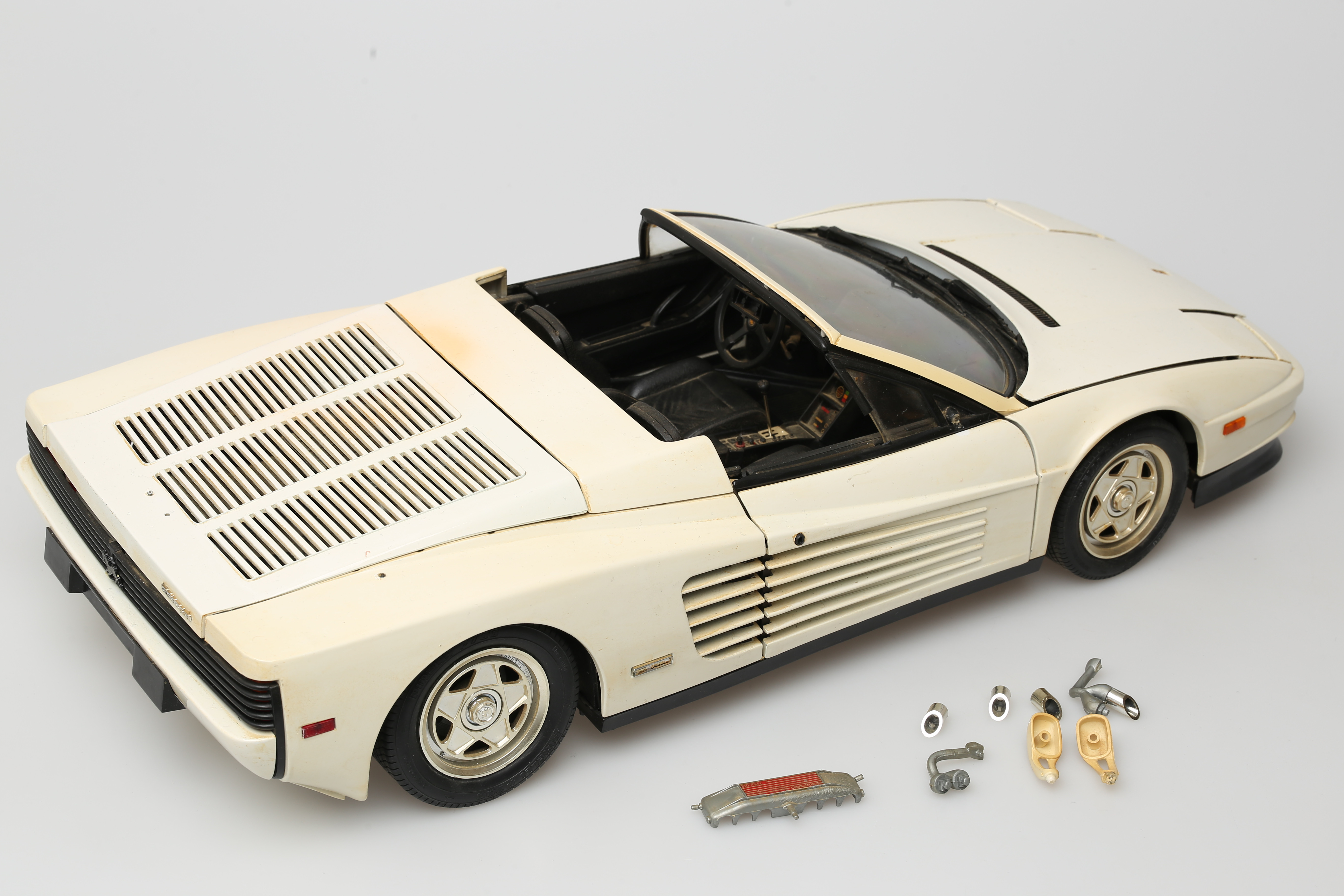 Images for 2595907. POUCH, Ferrari Testarossa, white, metal plastic ...